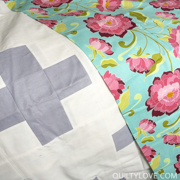 Simple Plus Quilt (with tutorial) - Quilty Love