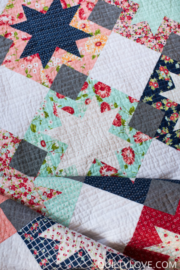 North Star Quilt _ A sawtooth star quilt pattern - Quilty Love