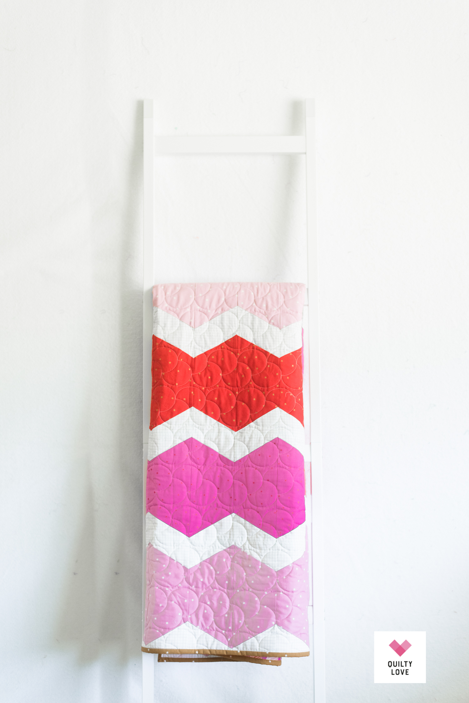Hexie Pop quilt pattern-A modern Hexie quilt pattern - Quilty Love