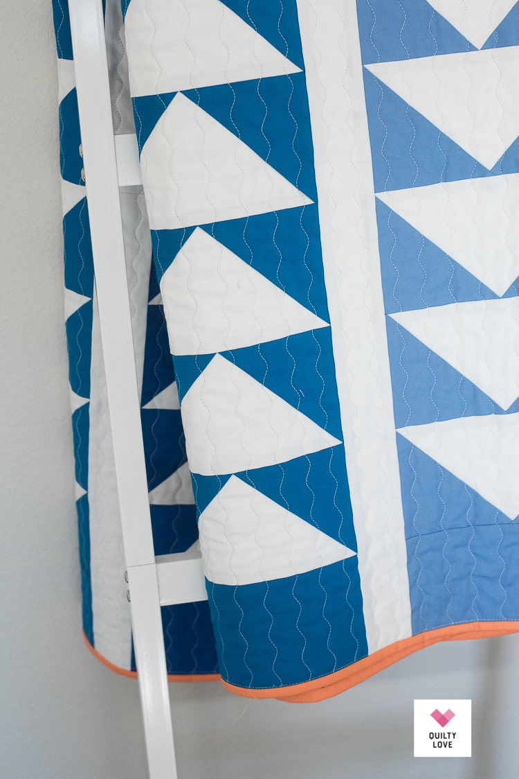 Flying - A solids flying geese quilt - Quilty Love