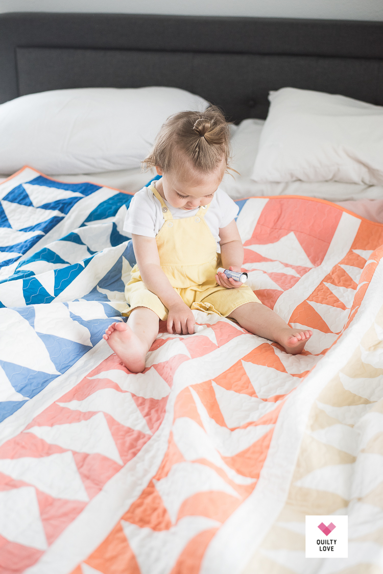 Flying - A solids flying geese quilt - Quilty Love