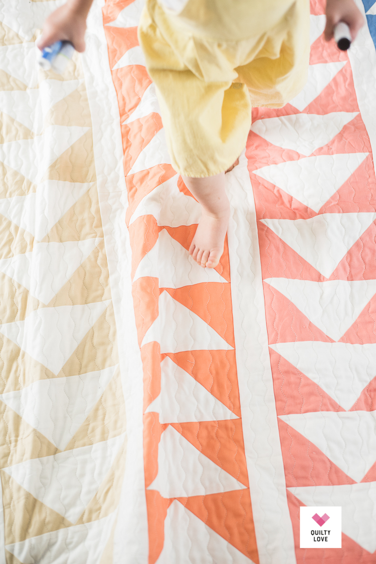 Flying - A solids flying geese quilt - Quilty Love