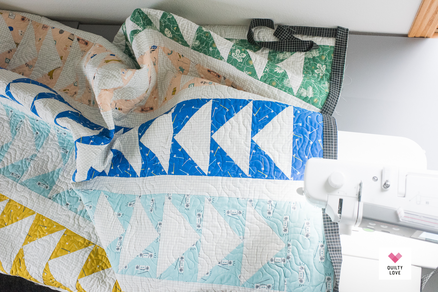 Flying quilt - A flying geese quilt pattern - Quilty Love