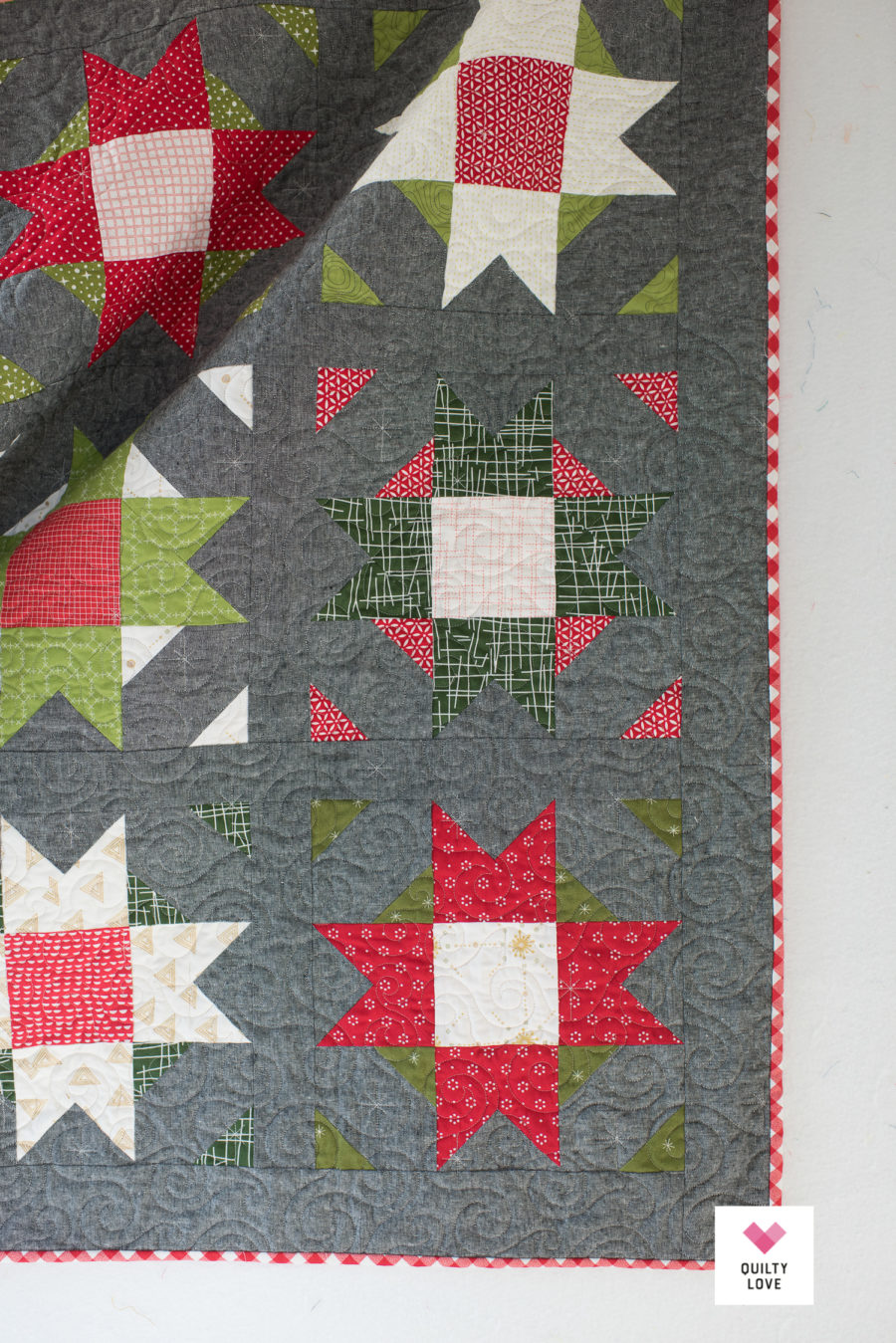 The Christmas Compass Star quilt - Quilty Love