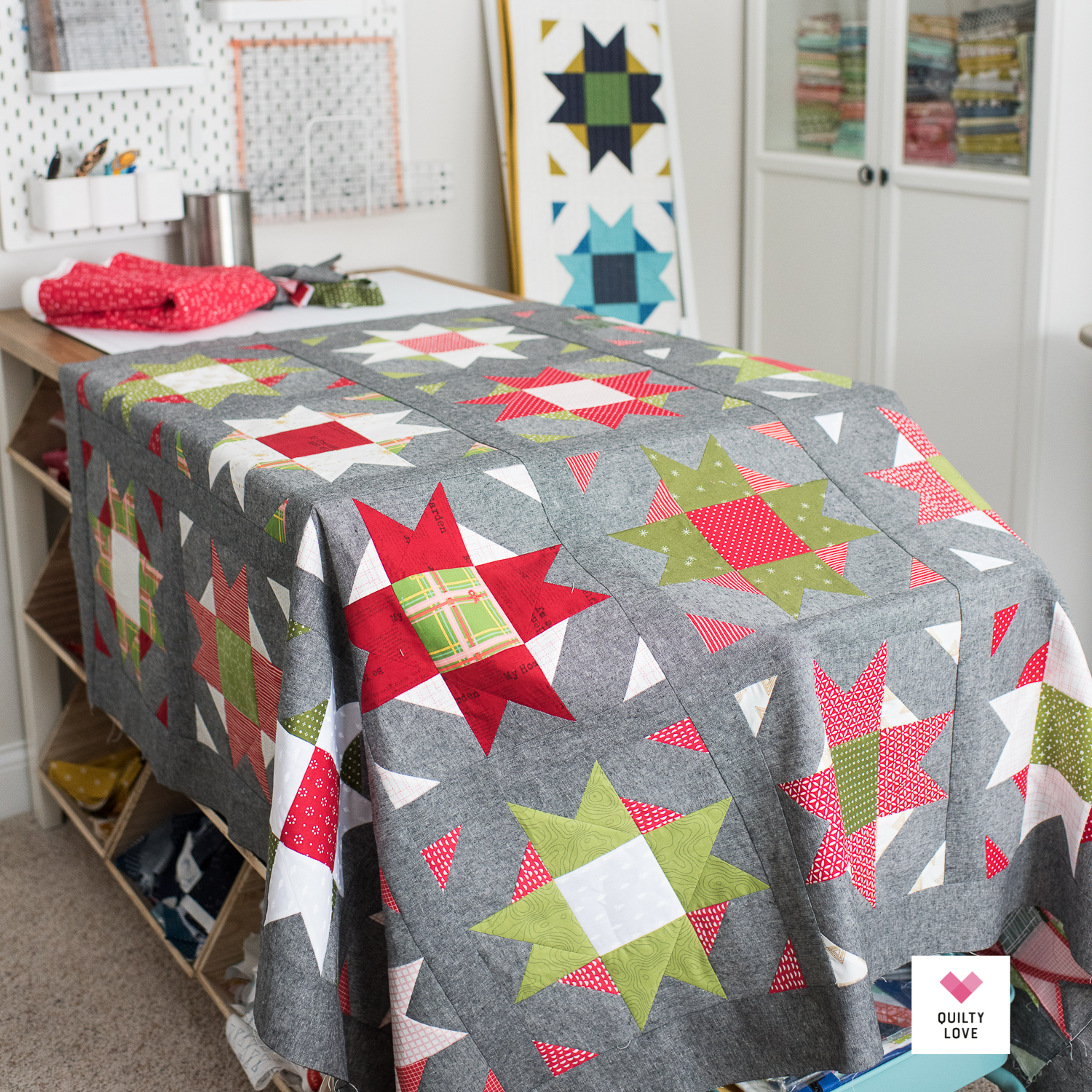 The Christmas Compass Star quilt - Quilty Love