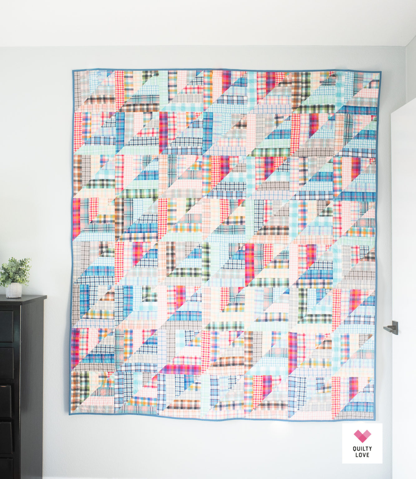 Lucky Log Cabins quilt - Stash buster pattern to sew your stash - Quilty Love