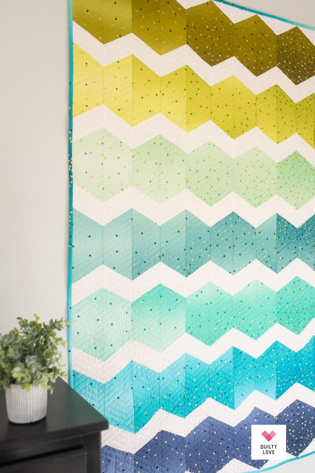 Ombre Hexie Pop quilt - Quilty Love