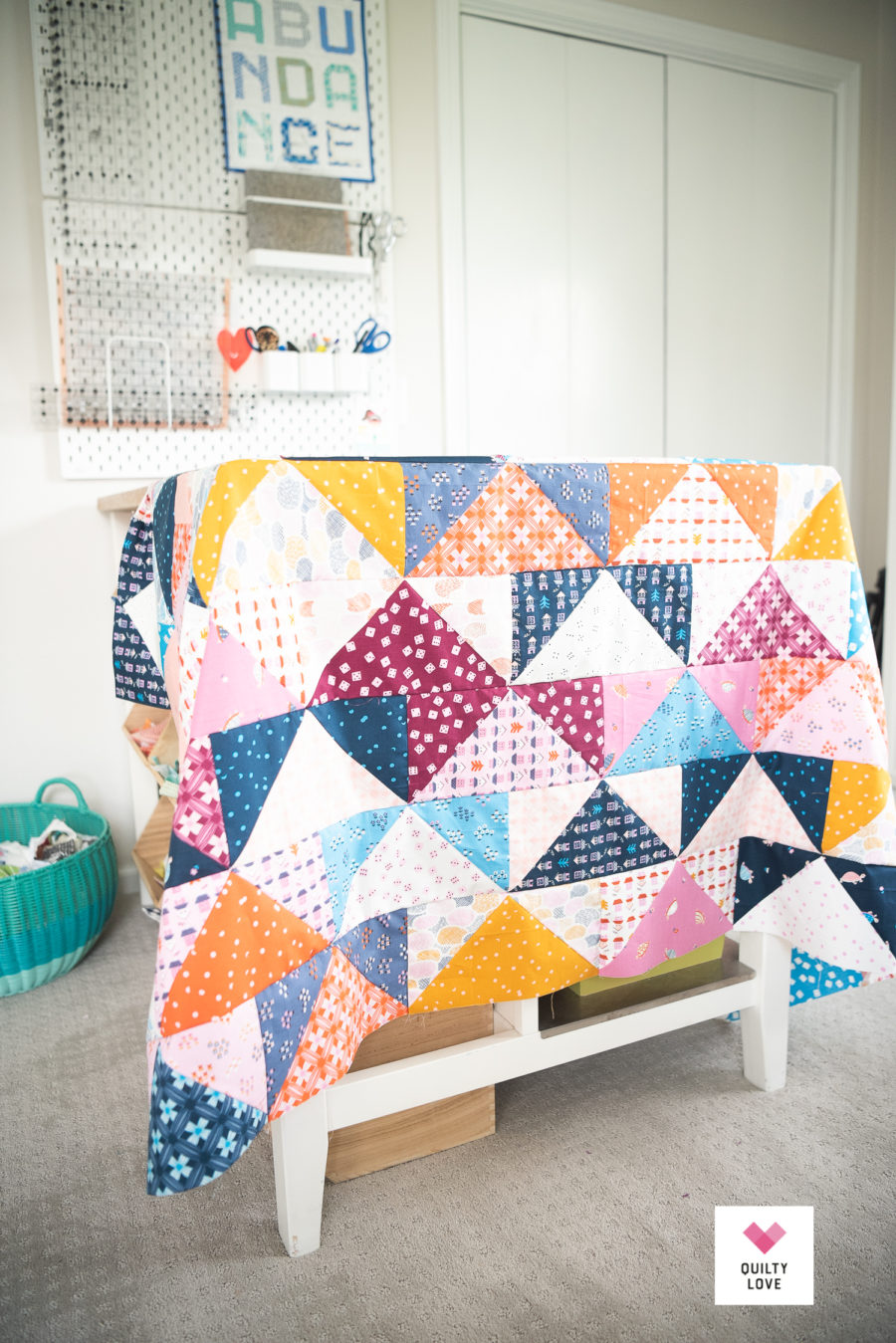 Patchwork Flying Geese Quilt - A Stash Buster quilt pattern - Quilty Love