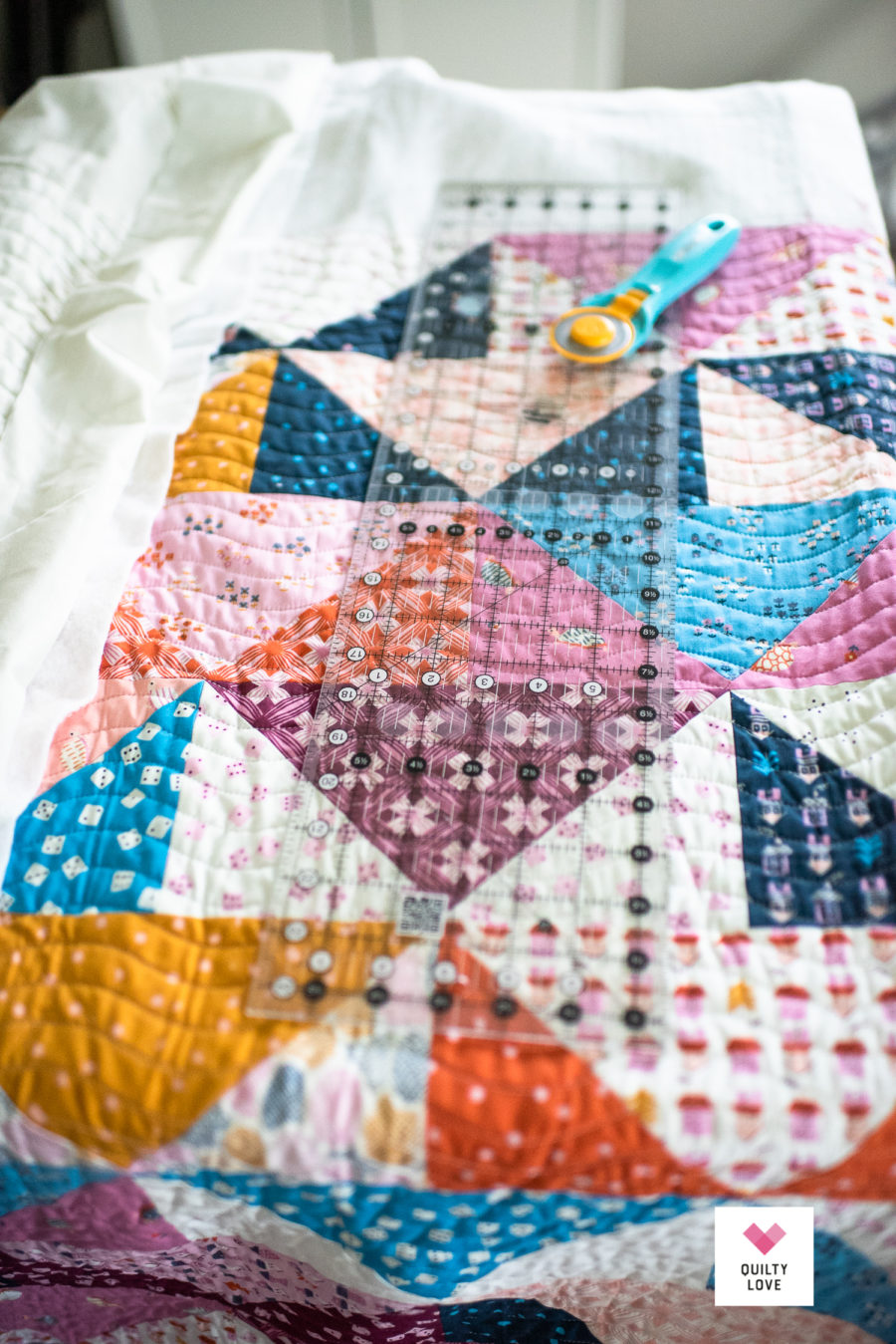 Patchwork Flying Geese Quilt - A Stash Buster quilt pattern - Quilty Love