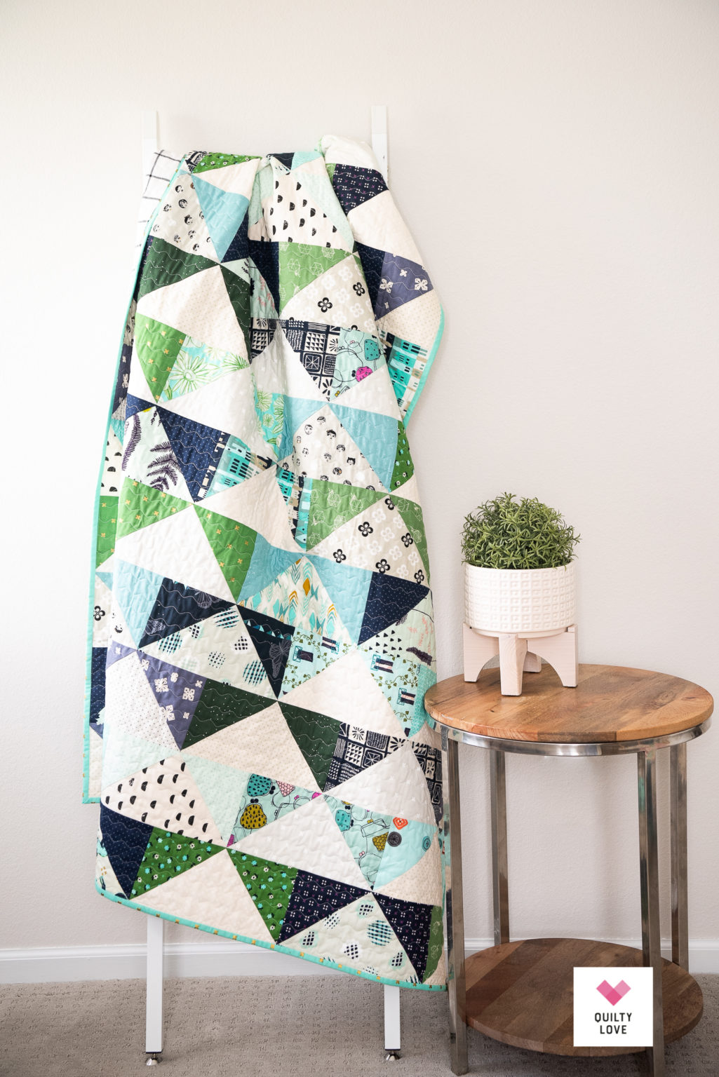 Scrappy Patchwork Flying Geese quilt - A stash buster - Quilty Love