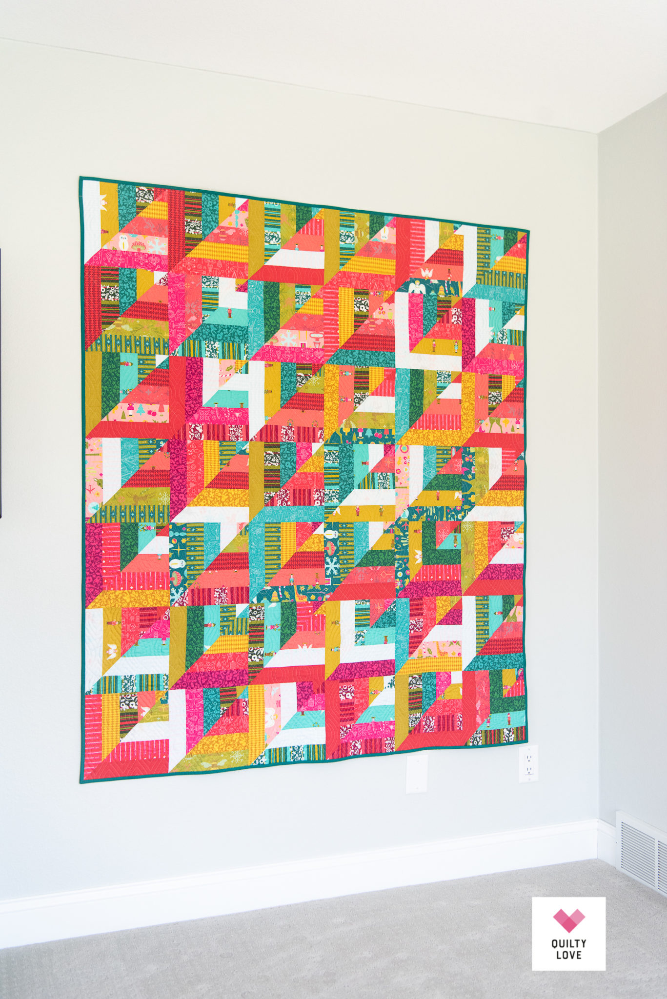 Christmas Lucky Log Cabins quilt - Quilty Love