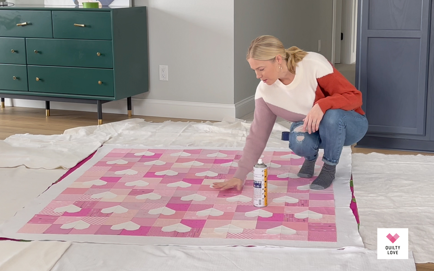 How to spray baste a quilt - video tutorial included - Quilty Love