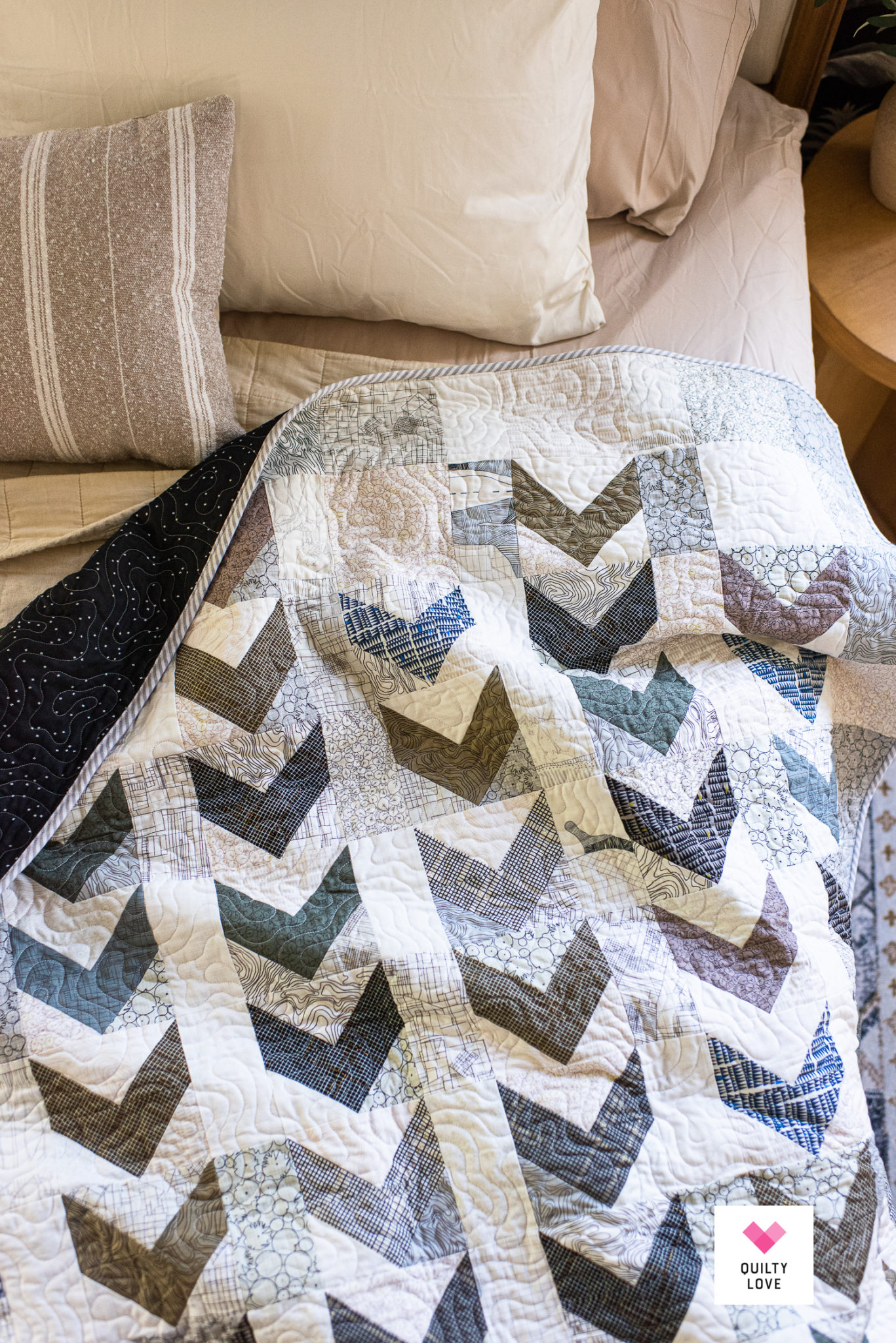 Collection CF Scrappy Arrows quilt - Quilty Love