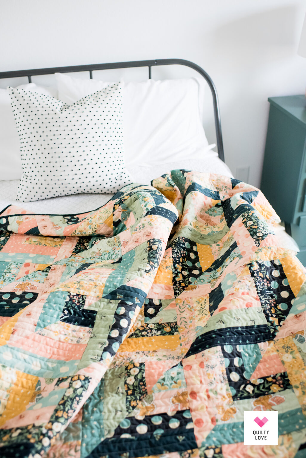 Moonbeam Dreams Lucky Log Cabins Quilt - Quilty Love