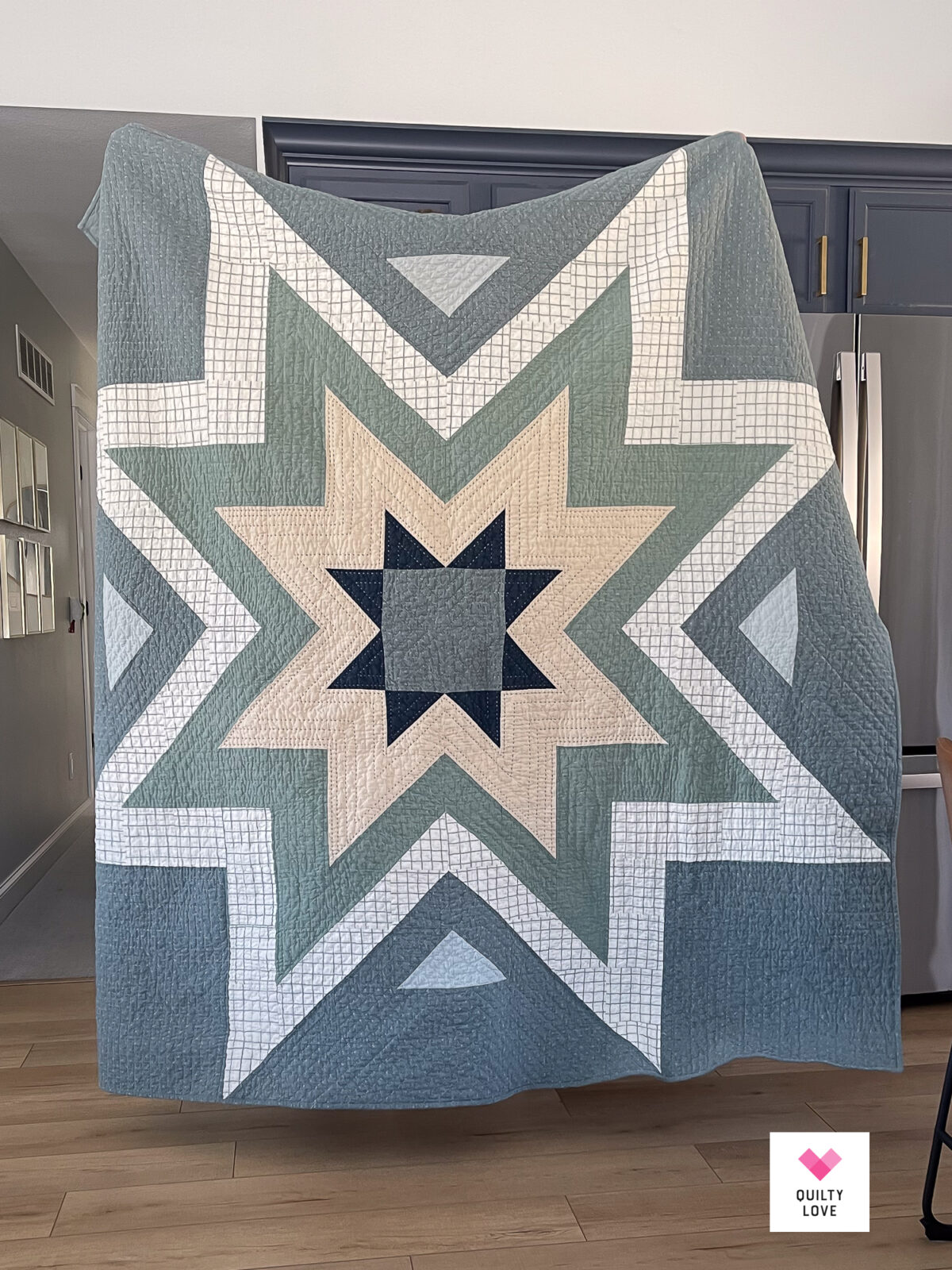 Hand quilted Fableism Expanding Stars Quilt - Quilty Love