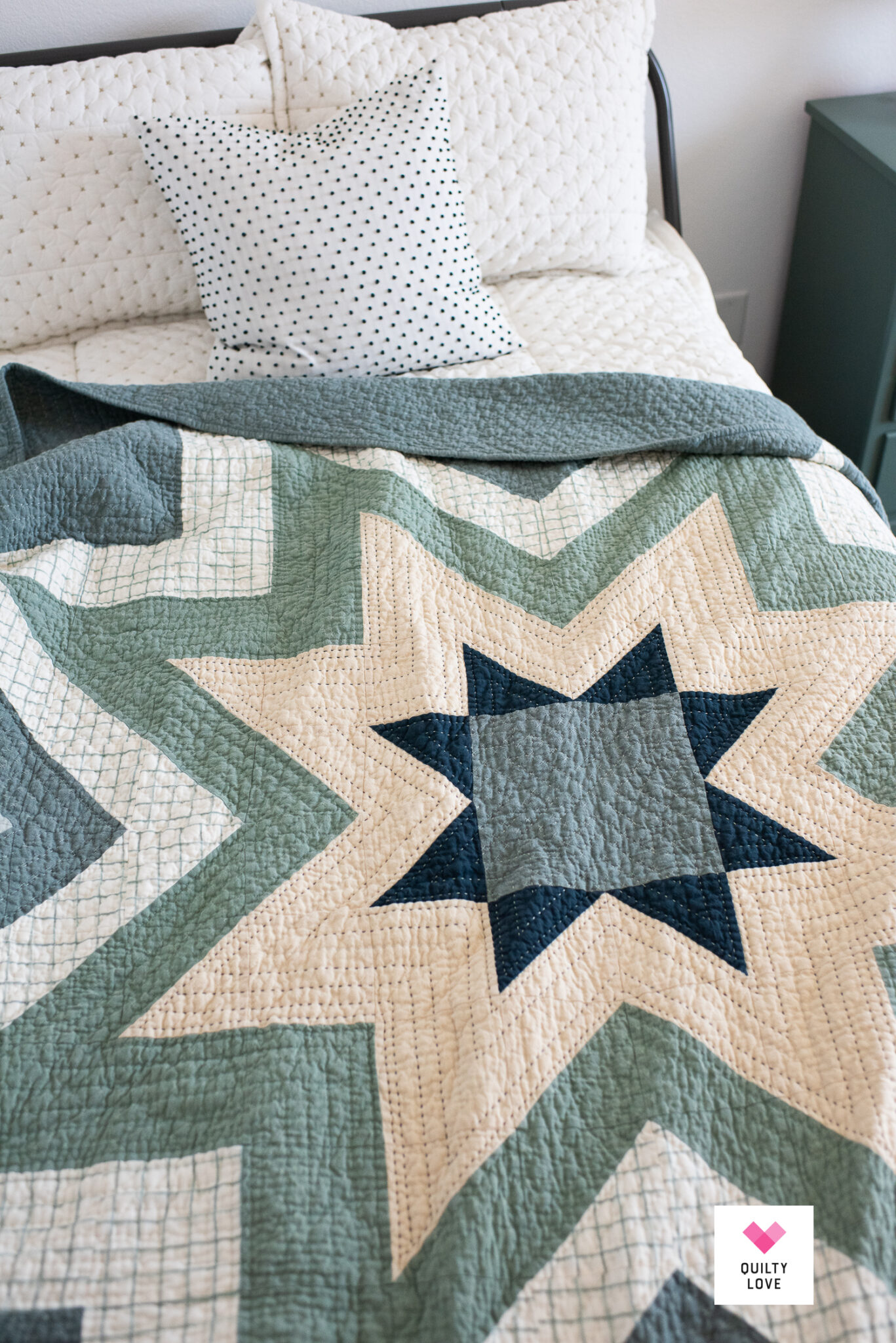 Hand quilted Fableism Expanding Stars Quilt - Quilty Love