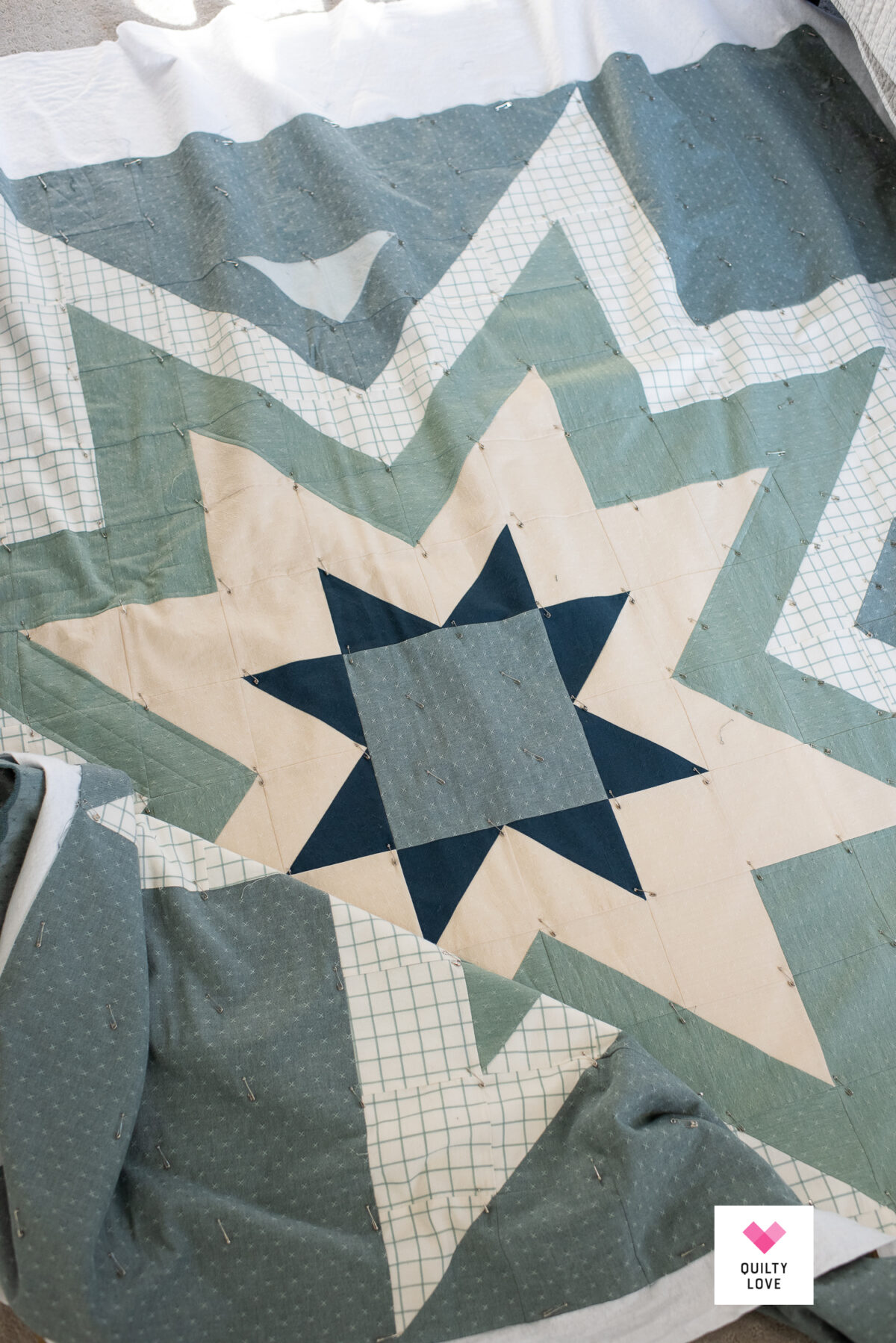 Hand quilted Fableism Expanding Stars Quilt - Quilty Love