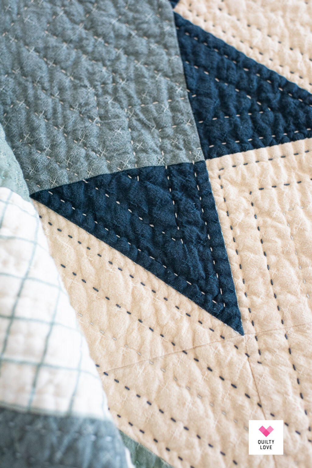 Hand quilted Fableism Expanding Stars Quilt - Quilty Love