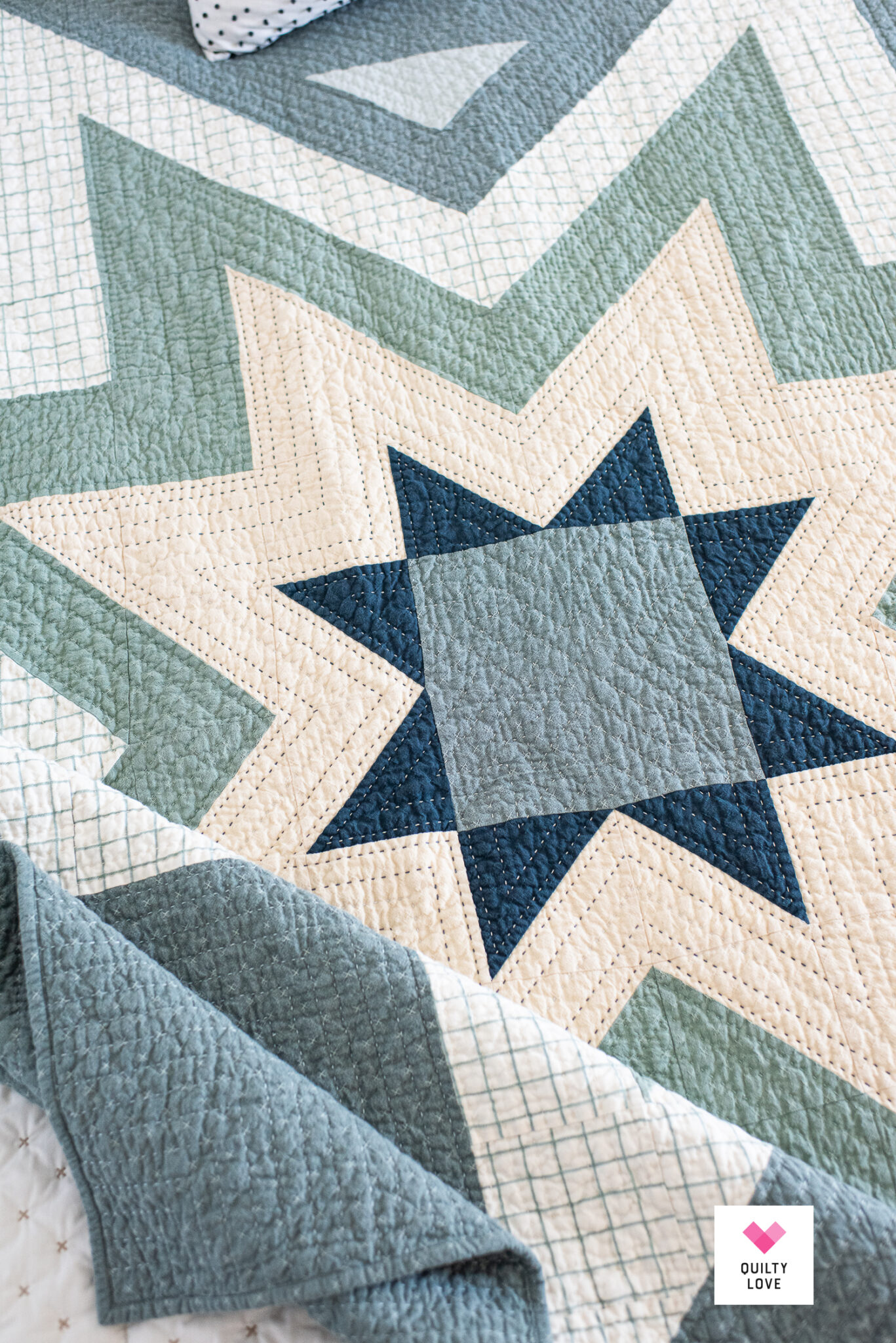Hand quilted Fableism Expanding Stars Quilt - Quilty Love