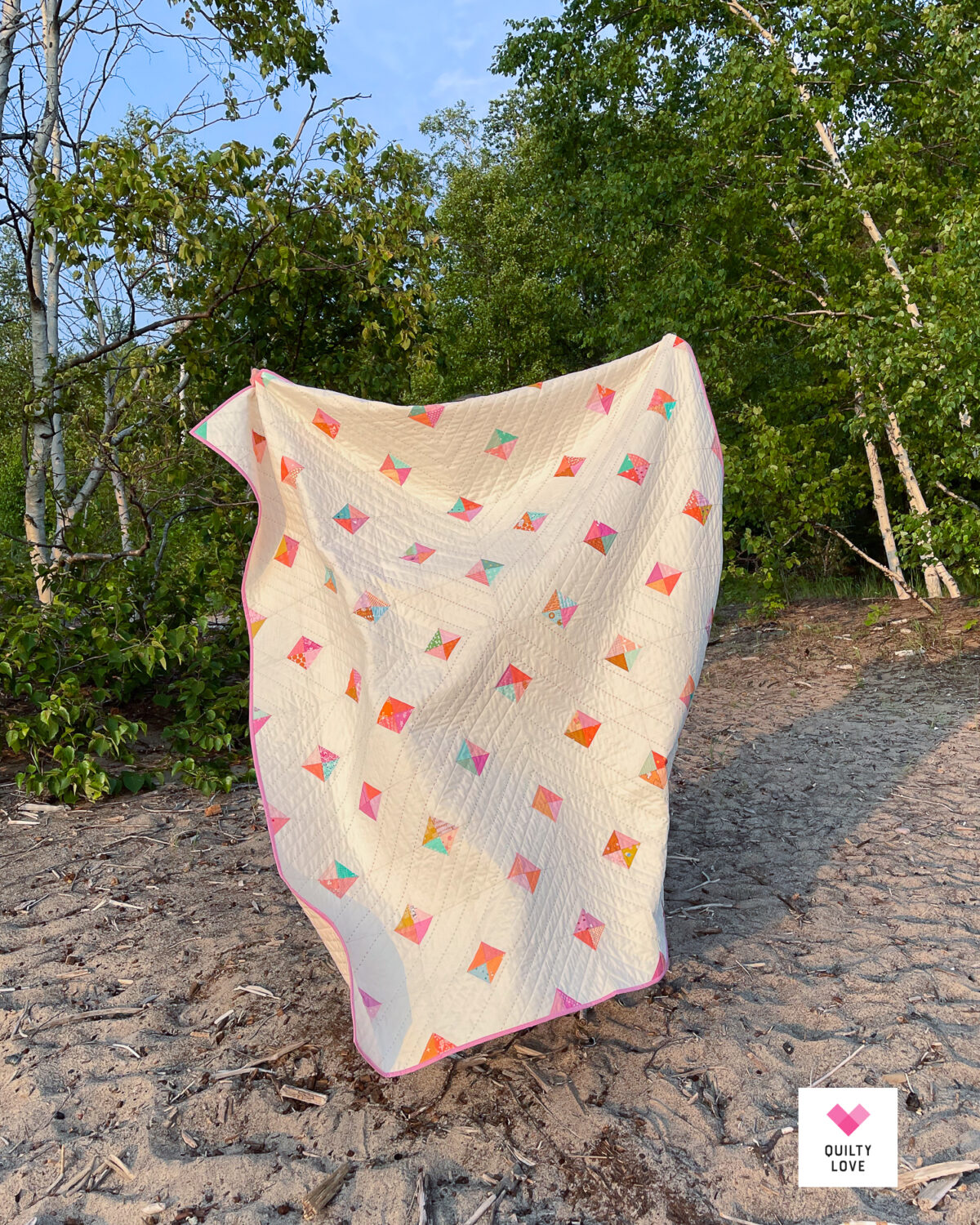 Free scrap stash quilt pattern - Scrappy Corners quilt - Quilty Love