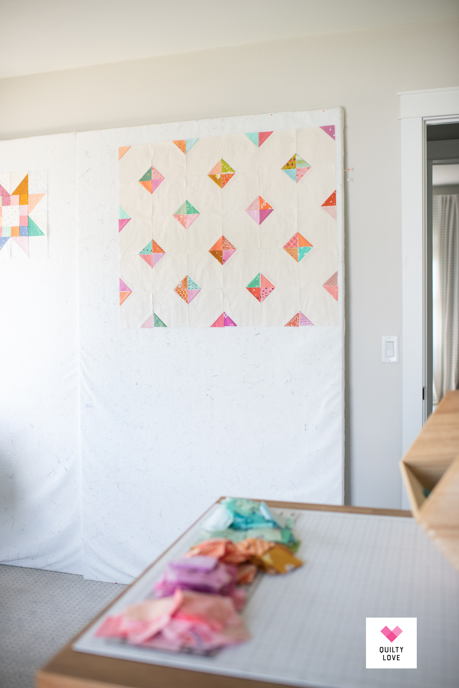 Free scrap stash quilt pattern - Scrappy Corners quilt - Quilty Love