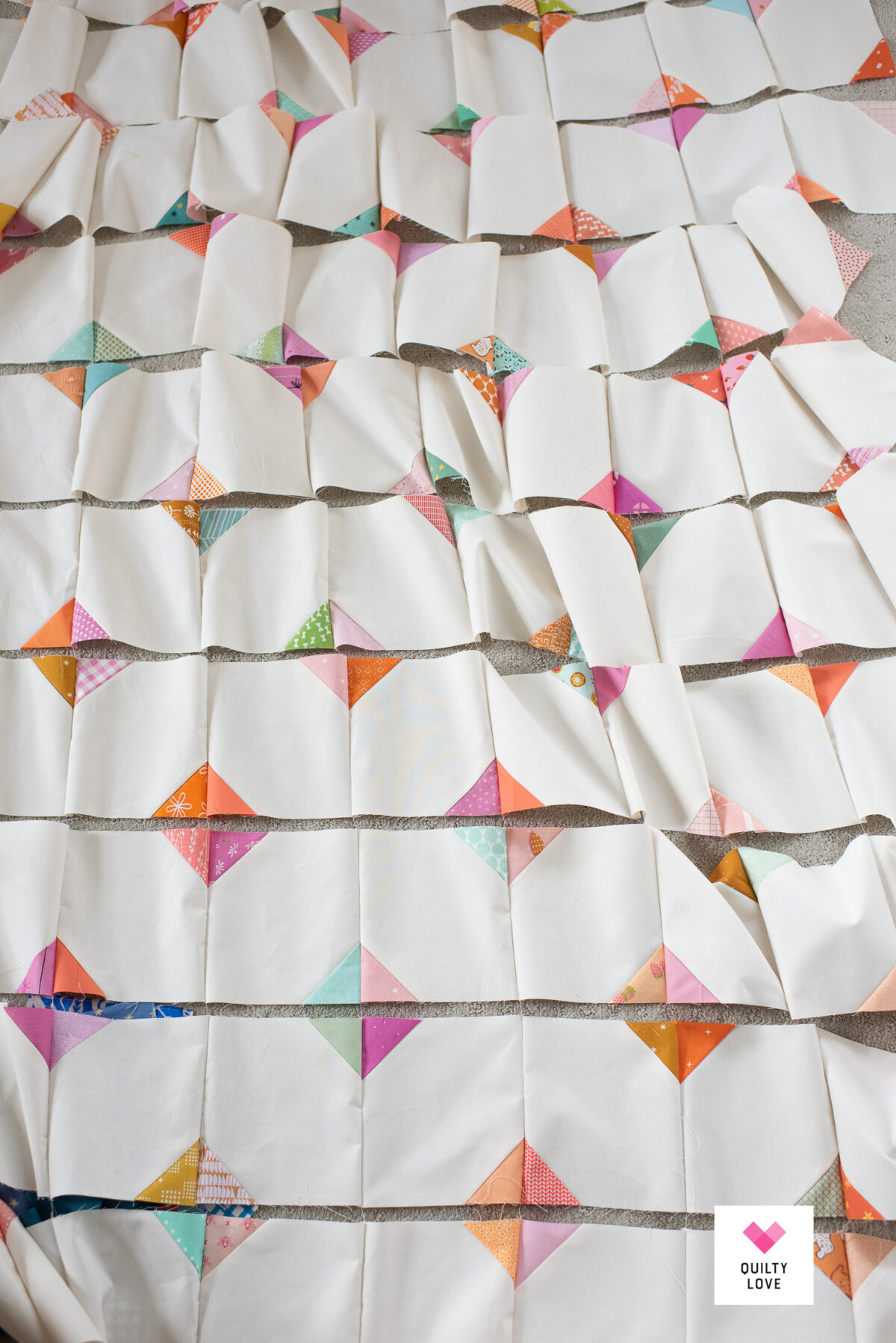 Free scrap stash quilt pattern - Scrappy Corners quilt - Quilty Love