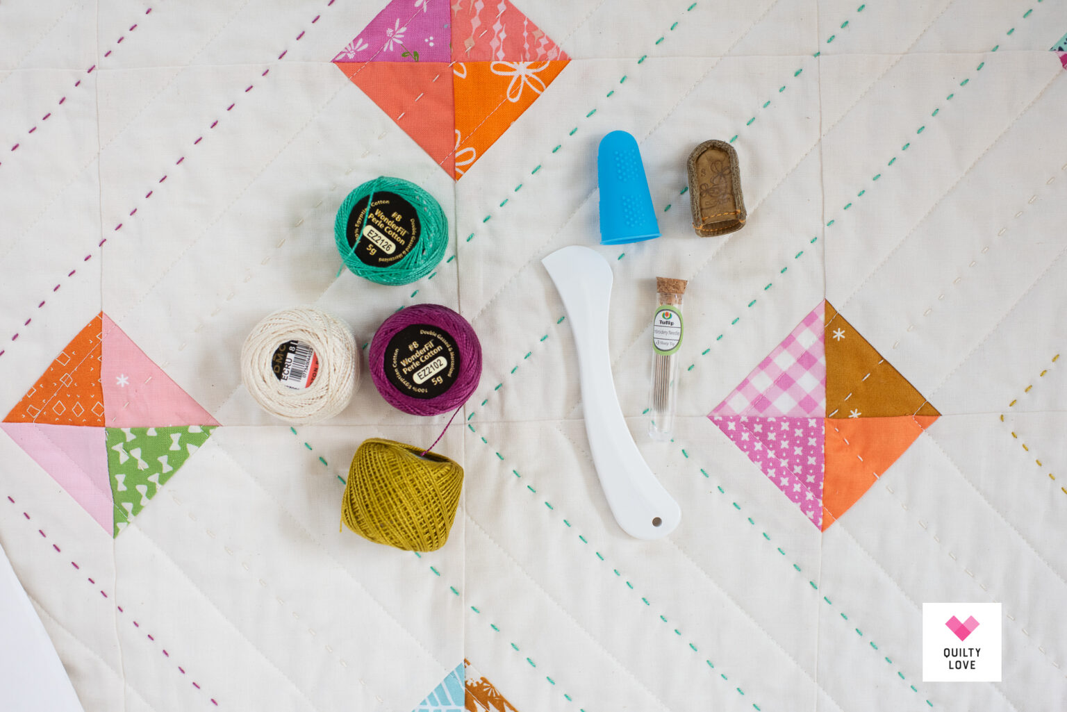 Free scrap stash quilt pattern - Scrappy Corners quilt - Quilty Love