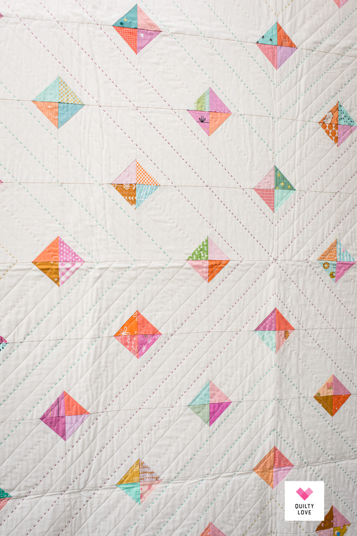Free scrap stash quilt pattern - Scrappy Corners quilt - Quilty Love
