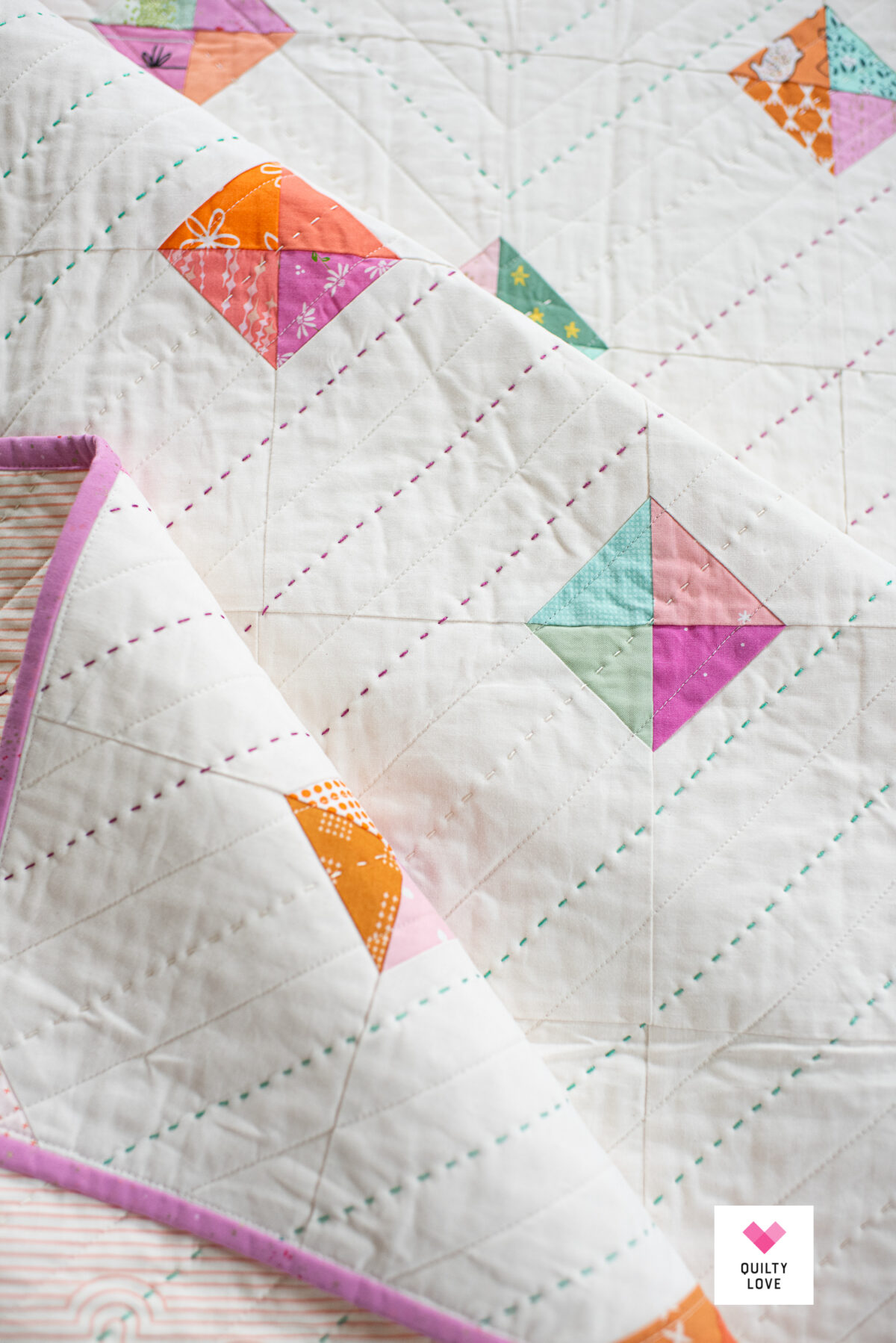 Free scrap stash quilt pattern - Scrappy Corners quilt - Quilty Love