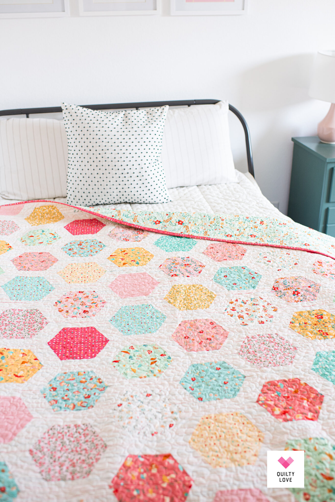 Free Pattern - Scrappy Granny Squares quilt pattern - Quilty Love