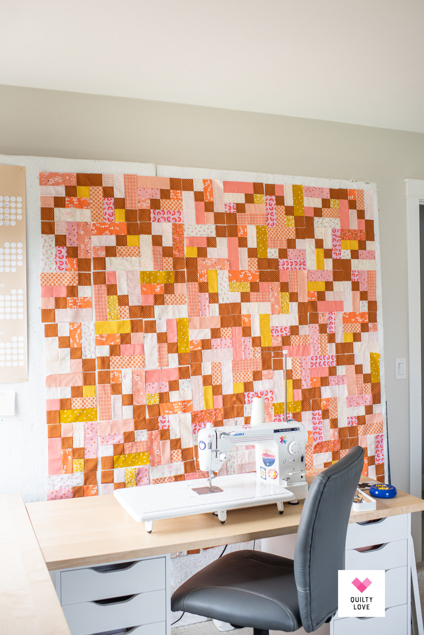 Scrappy Gems quilt - a stash friendly Irish chain quilt - Quilty Love