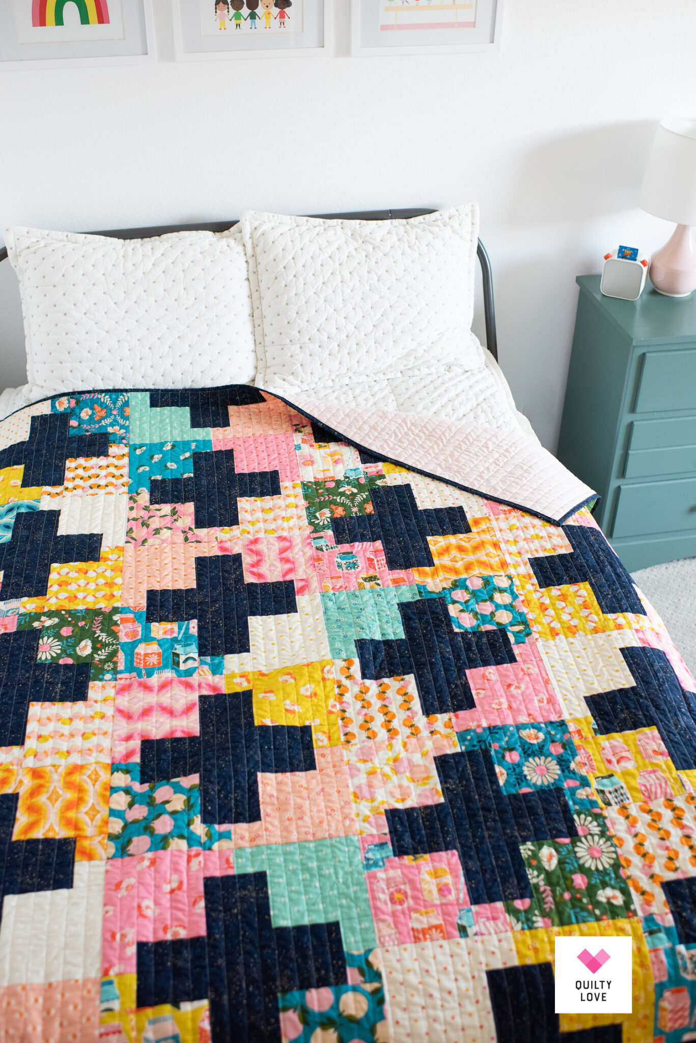 Free Pattern - Scrappy Granny Squares quilt pattern - Quilty Love