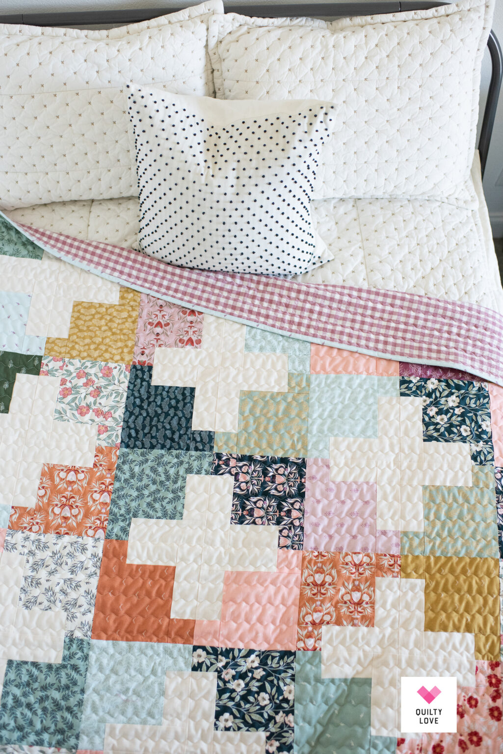 Free Pattern - Scrappy Granny Squares quilt pattern - Quilty Love