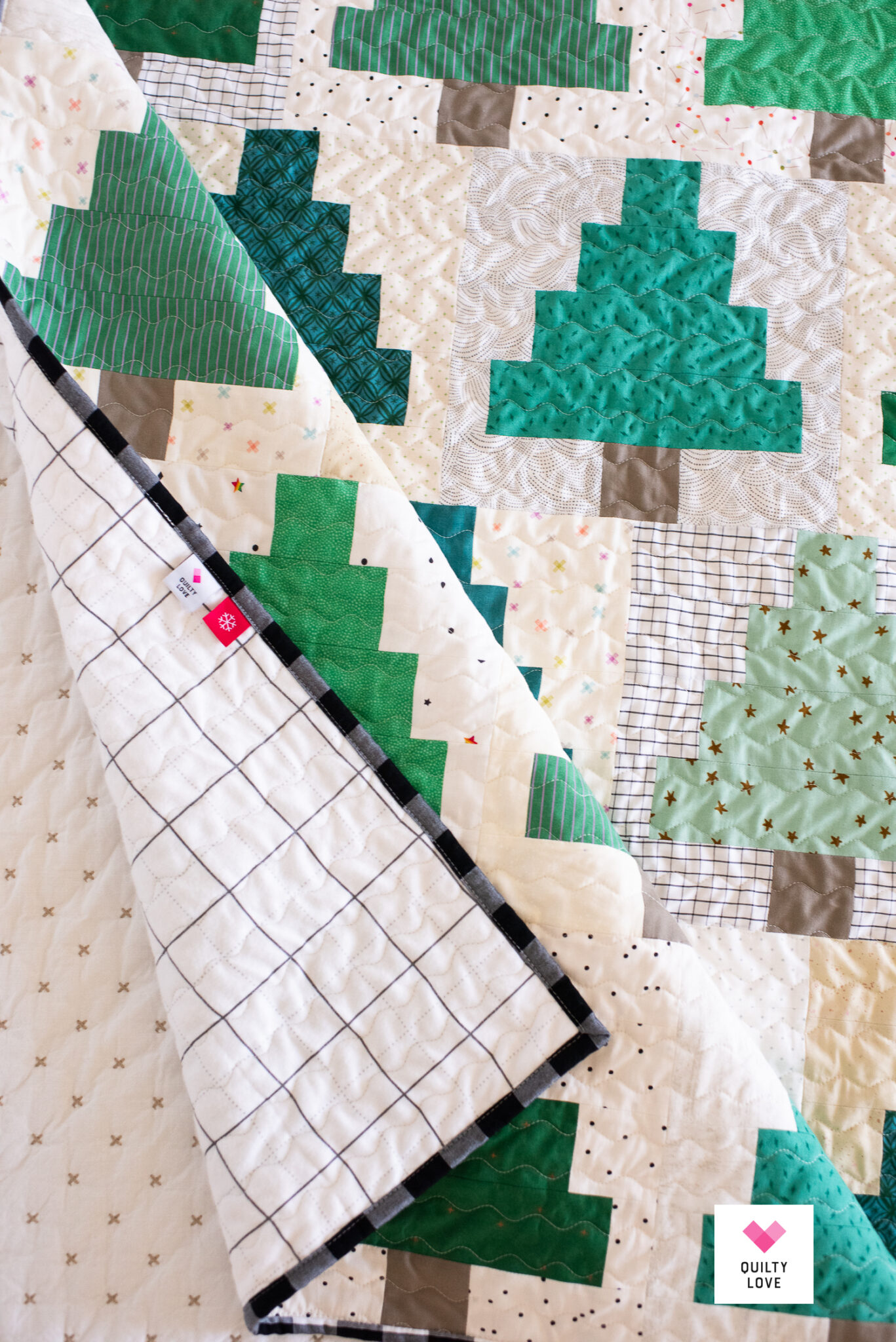 Scrappy Quilty Trees quilt - a winter Christmas stash quilt - Quilty Love