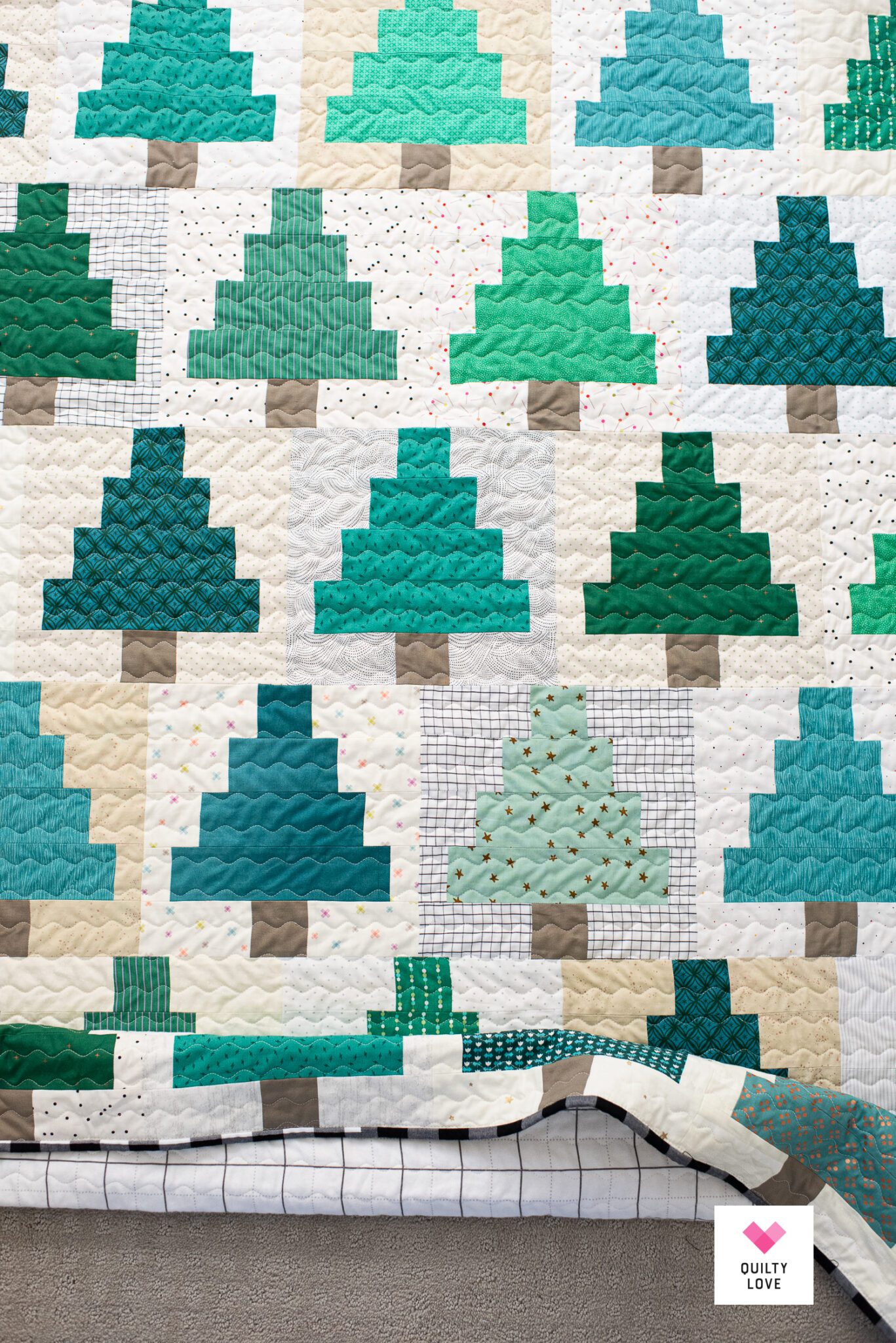 Scrappy Quilty Trees quilt - a winter Christmas stash quilt - Quilty Love