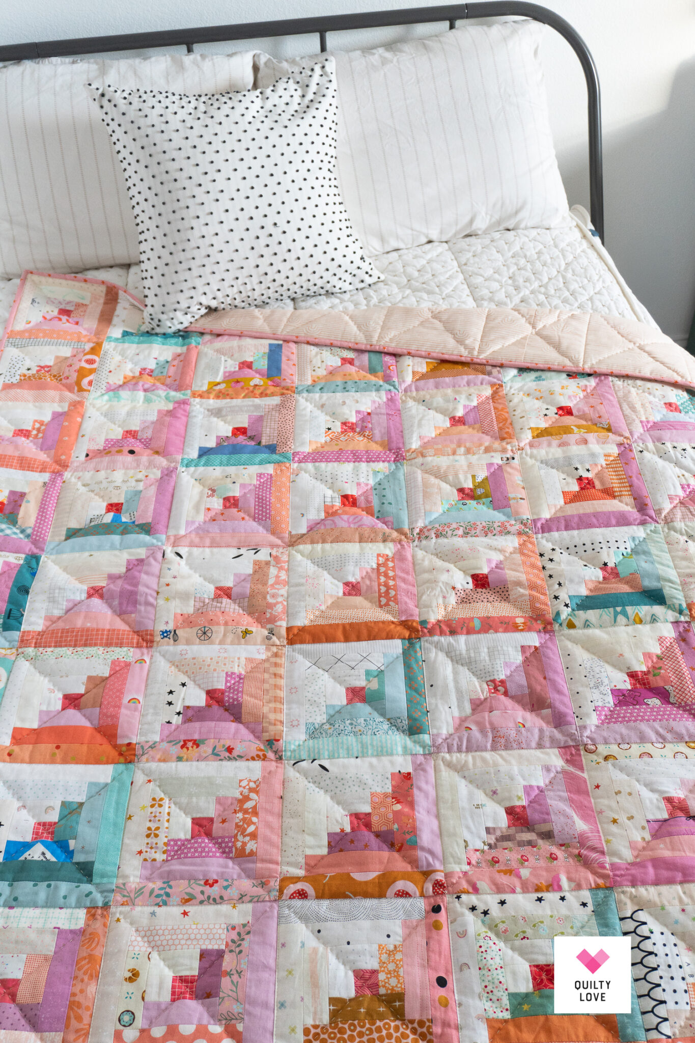 Free Pattern - Scrappy Granny Squares quilt pattern - Quilty Love