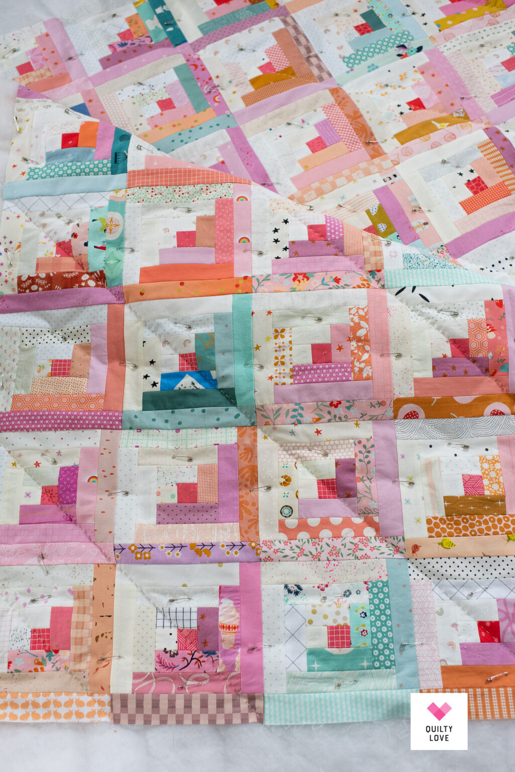 Scrap Stash Log Cabin quilt - free download - Quilty Love