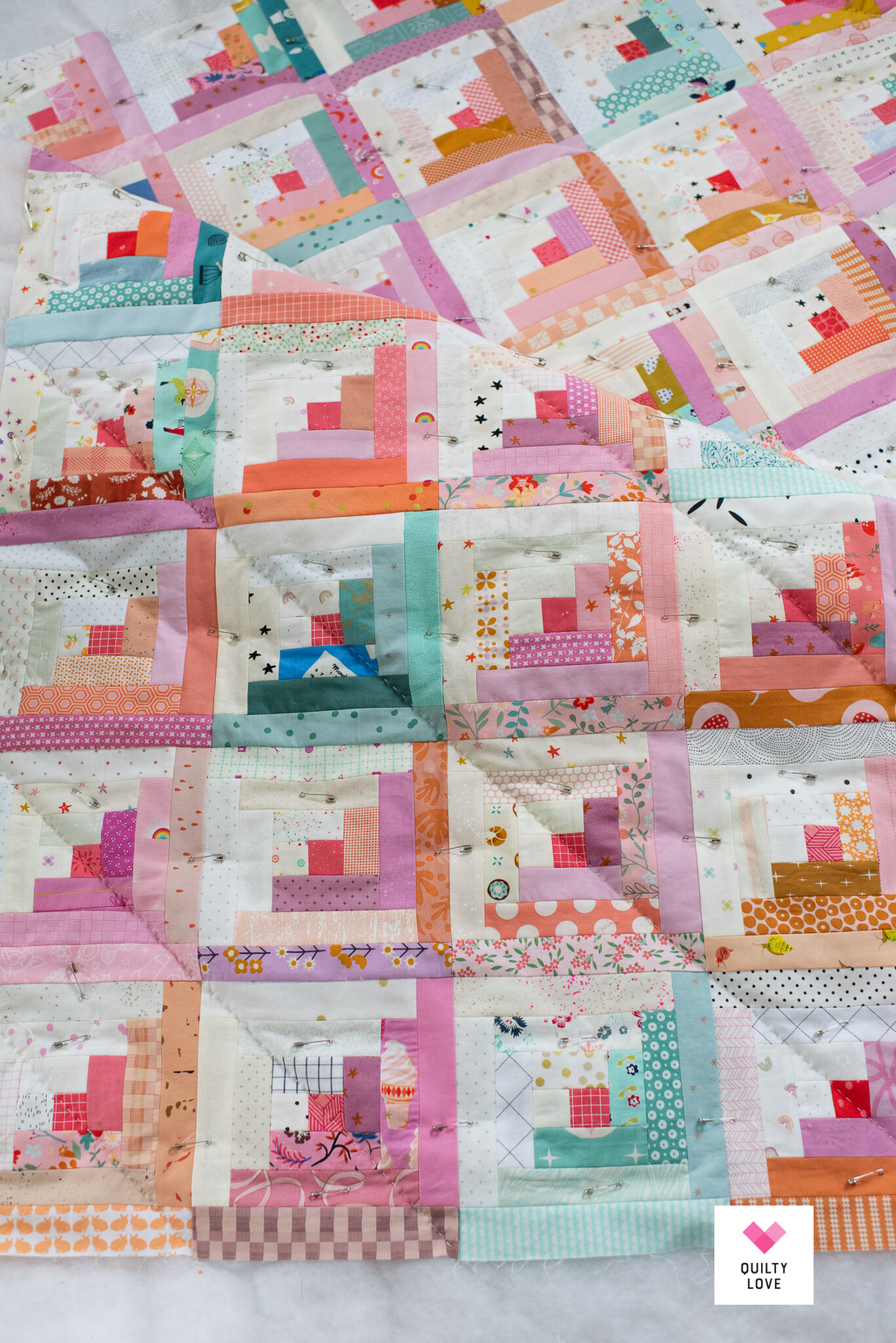 Scrap Stash Log Cabin quilt - free download - Quilty Love