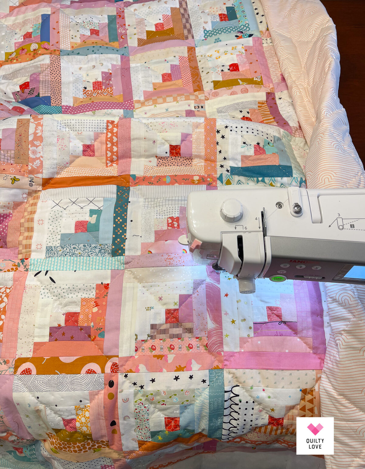 Scrap Stash Log Cabin quilt - free download - Quilty Love