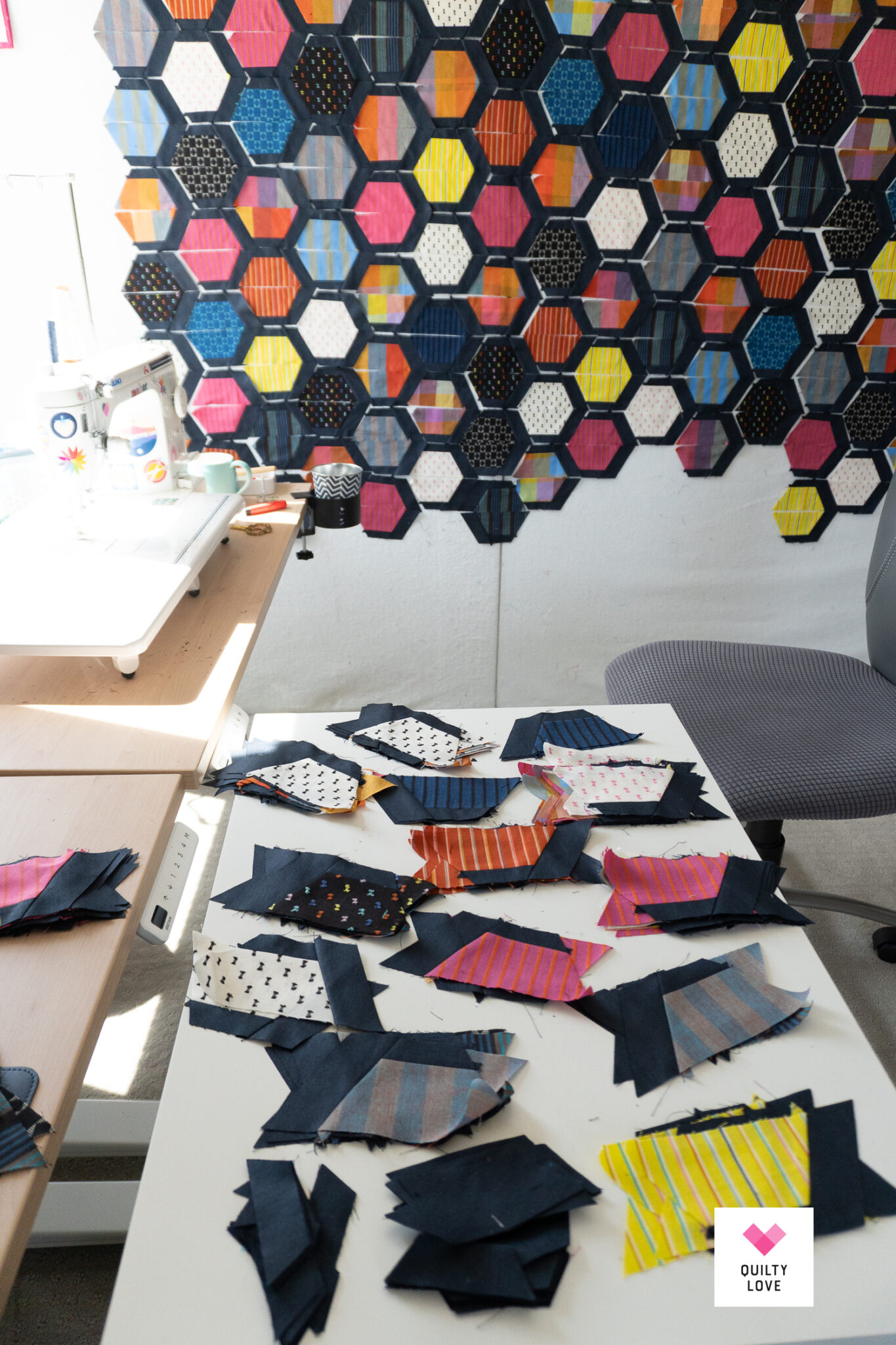 Hexie Framed - A Modern Hexagon Quilt Sewn Up In Ooh Lucky Lucky Warp And Weft - Quilty Love