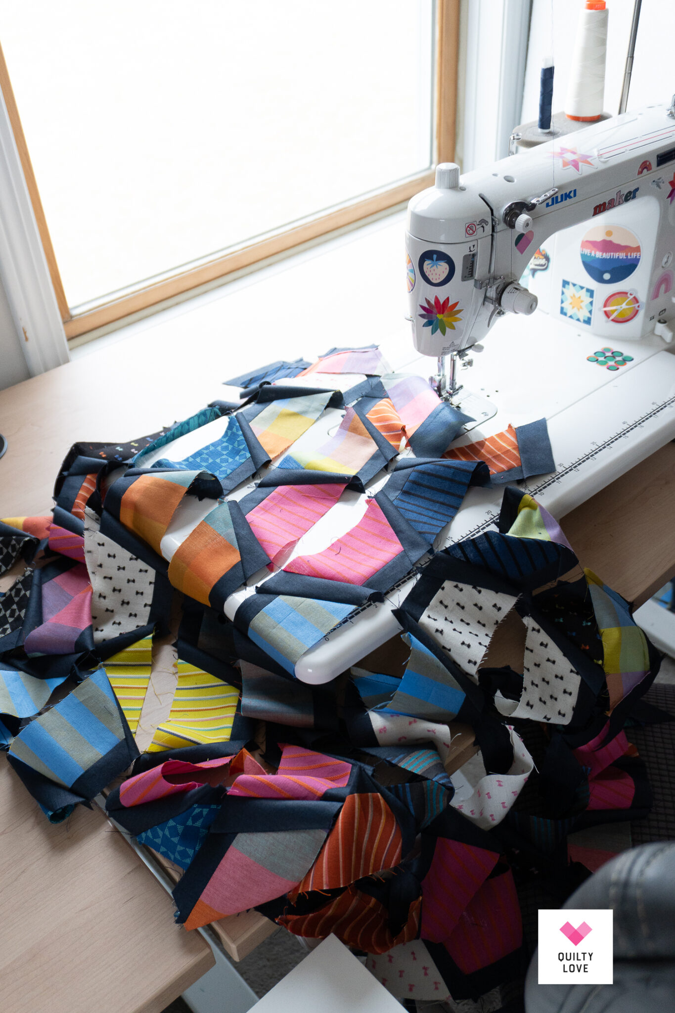 Hexie Framed - A Modern Hexagon Quilt Sewn Up In Ooh Lucky Lucky Warp And Weft - Quilty Love