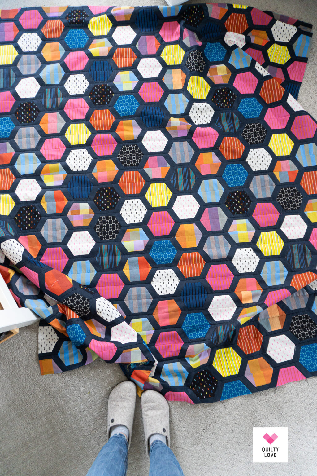 Hexie Framed - A Modern Hexagon Quilt Sewn Up In Ooh Lucky Lucky Warp And Weft - Quilty Love