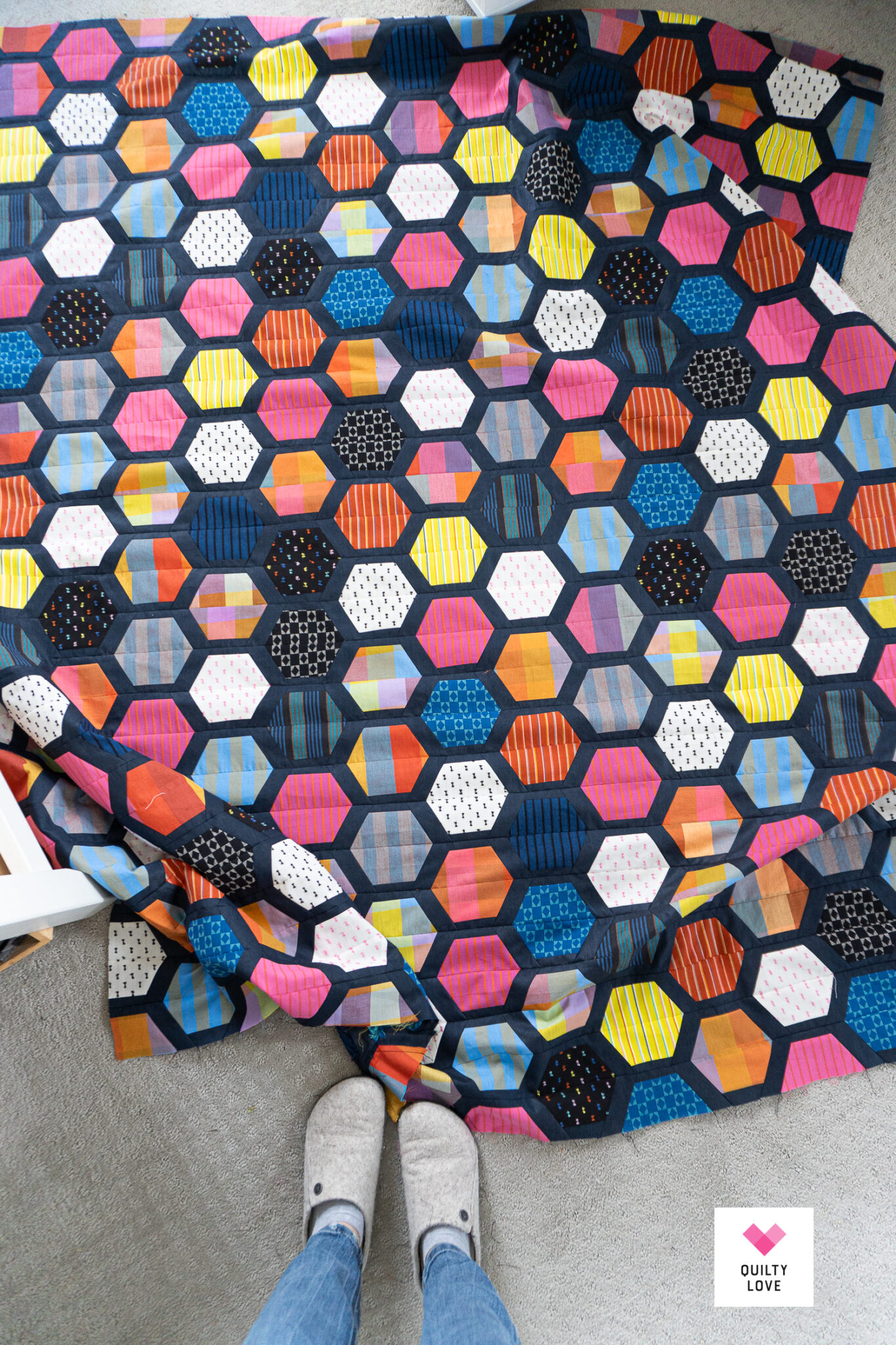 Hexie Framed - A Modern Hexagon Quilt Sewn Up In Ooh Lucky Lucky Warp And Weft - Quilty Love