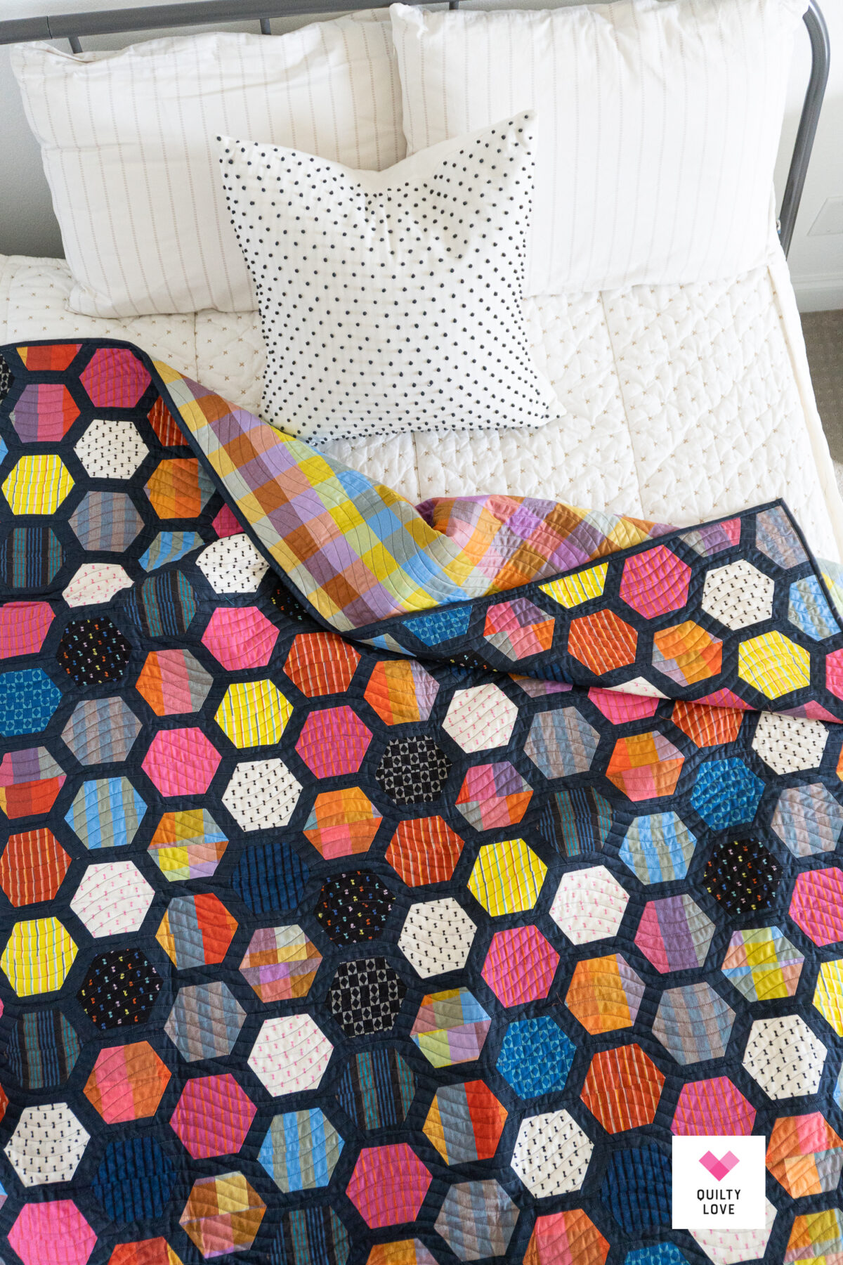 Hexie Framed - A Modern Hexagon Quilt Sewn Up In Ooh Lucky Lucky Warp And Weft - Quilty Love