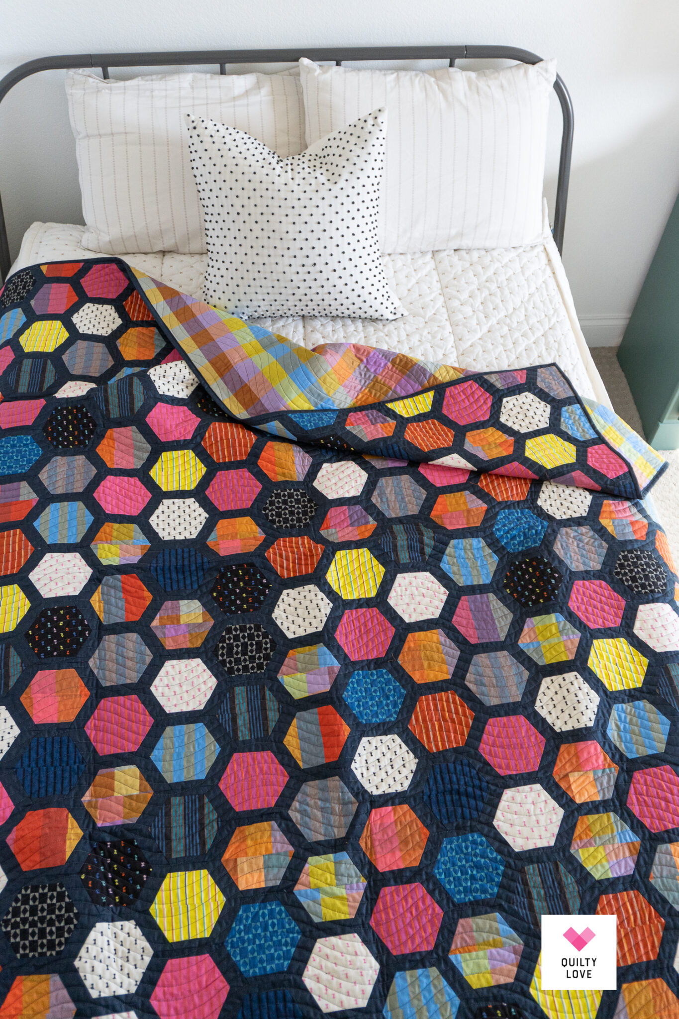 Free Pattern - Scrappy Granny Squares quilt pattern - Quilty Love