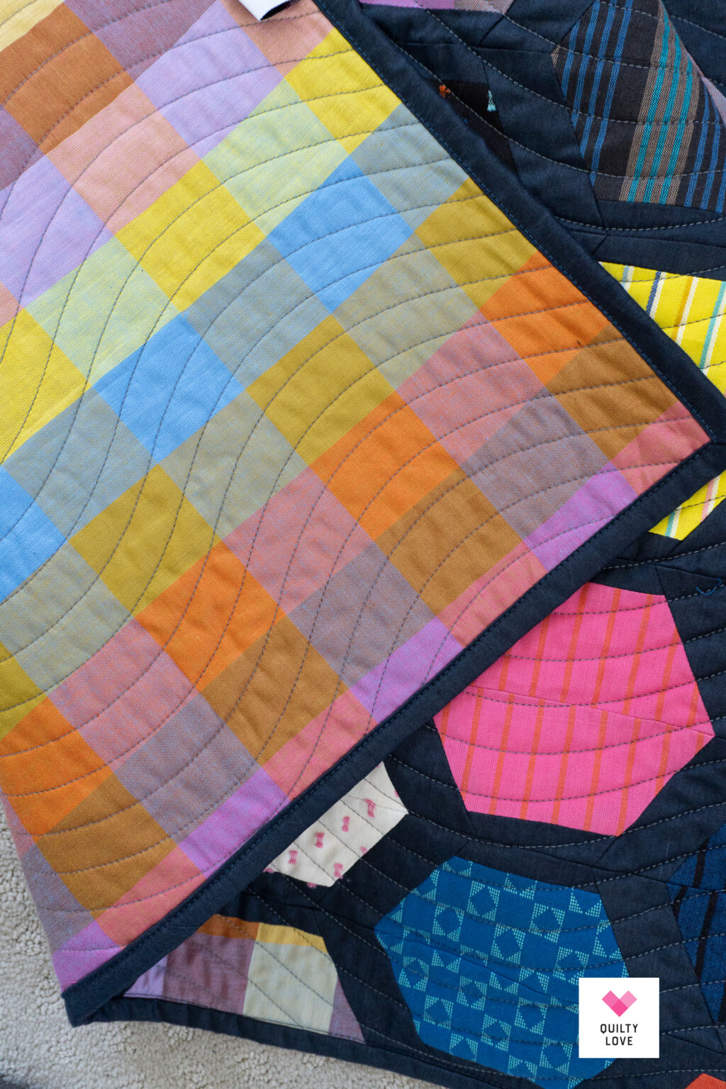 Hexie Framed - A Modern Hexagon Quilt Sewn Up In Ooh Lucky Lucky Warp And Weft - Quilty Love