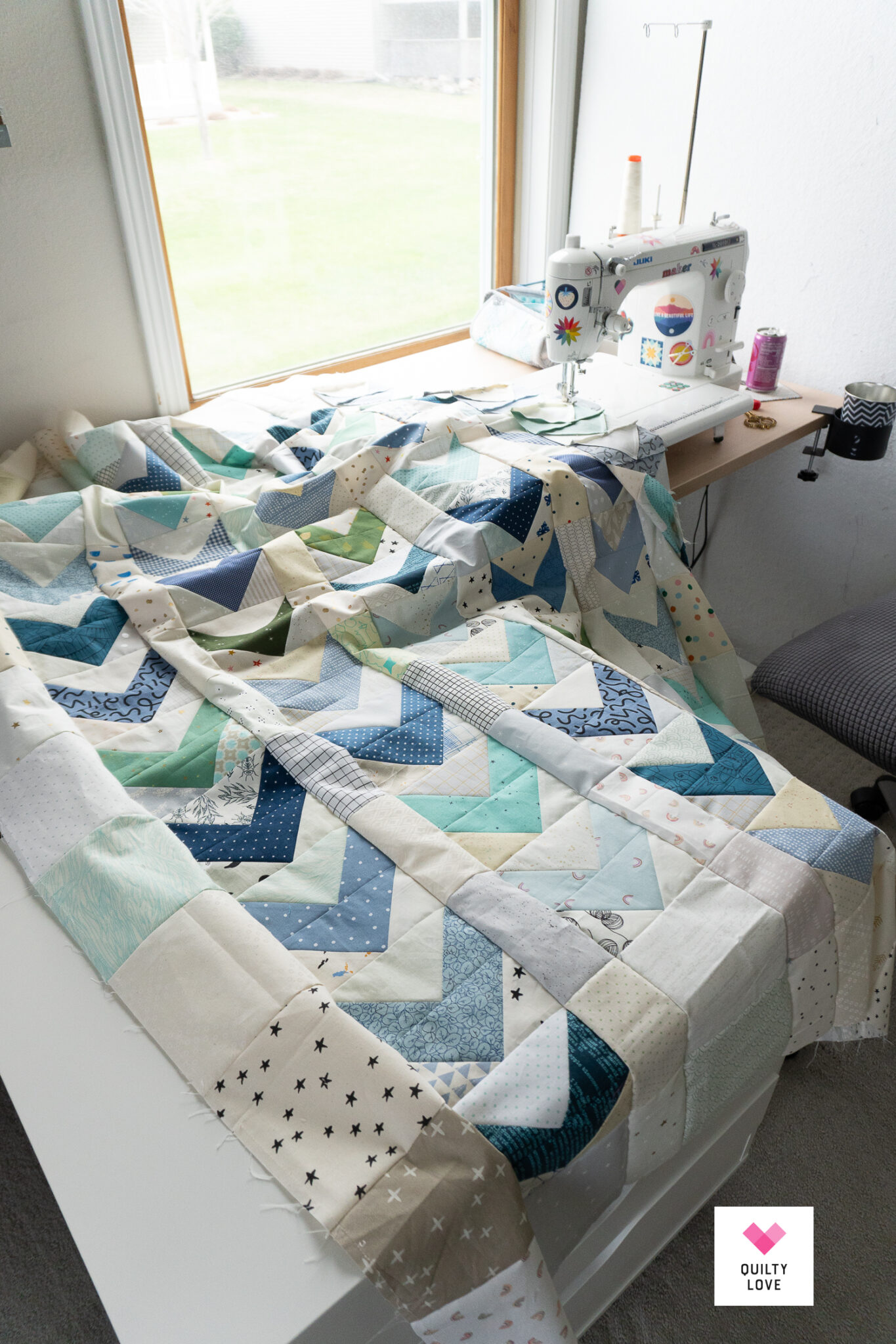 Scrappy Arrows quilt - The scrap stash version with a low volume ...