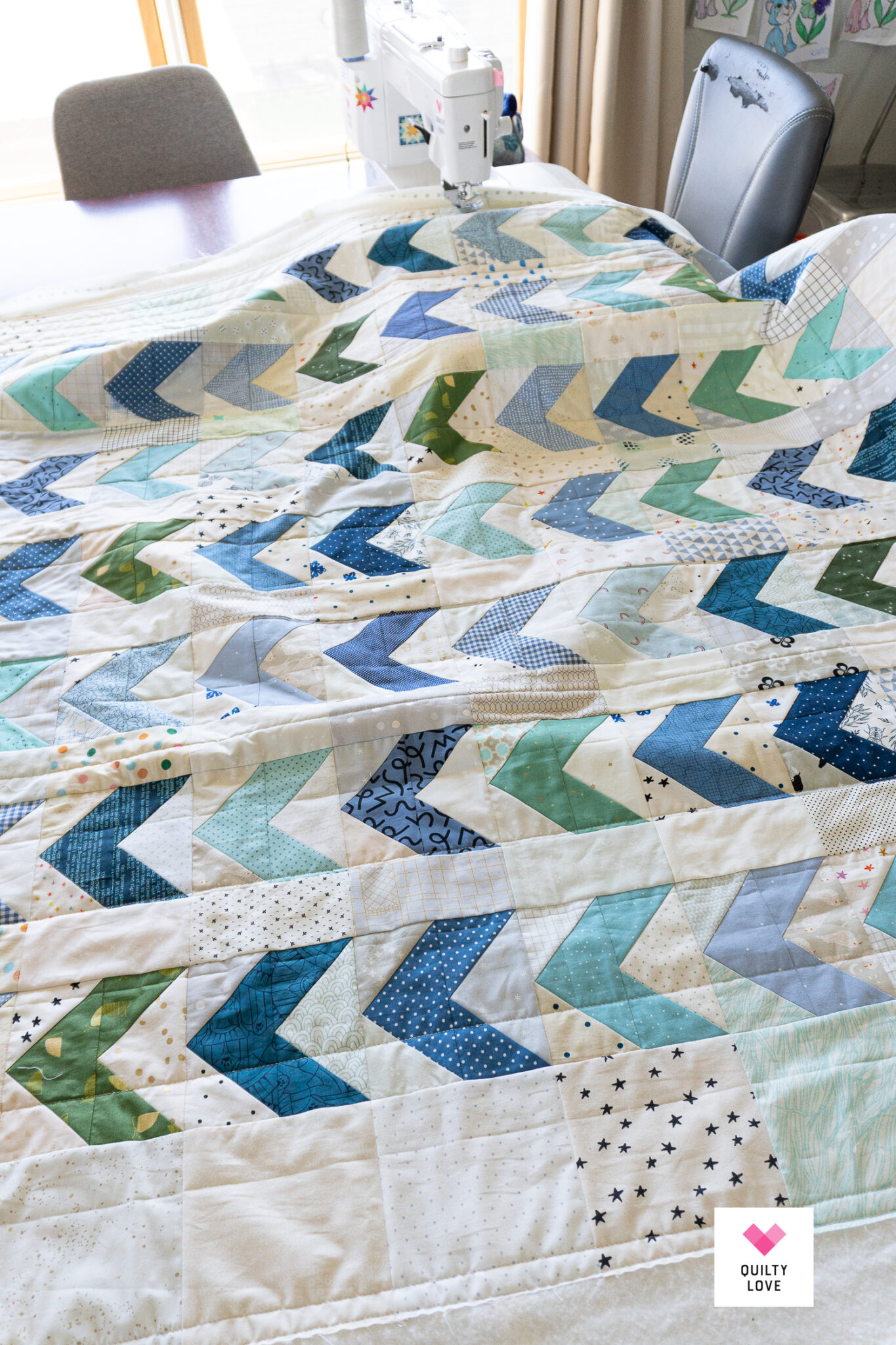 Scrappy Arrows quilt - The scrap stash version with a low volume ...
