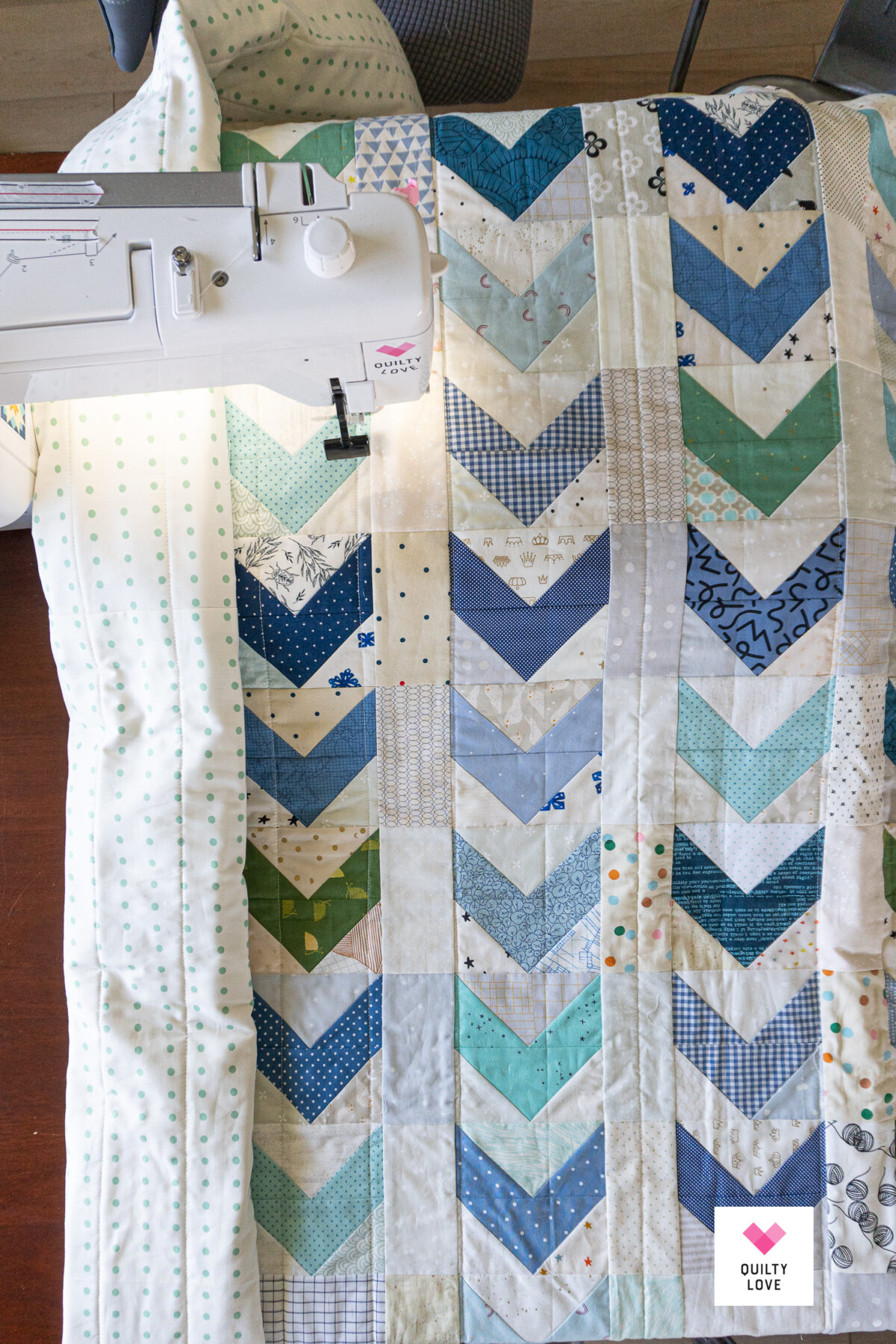 Scrappy Arrows quilt - The scrap stash version with a low volume ...