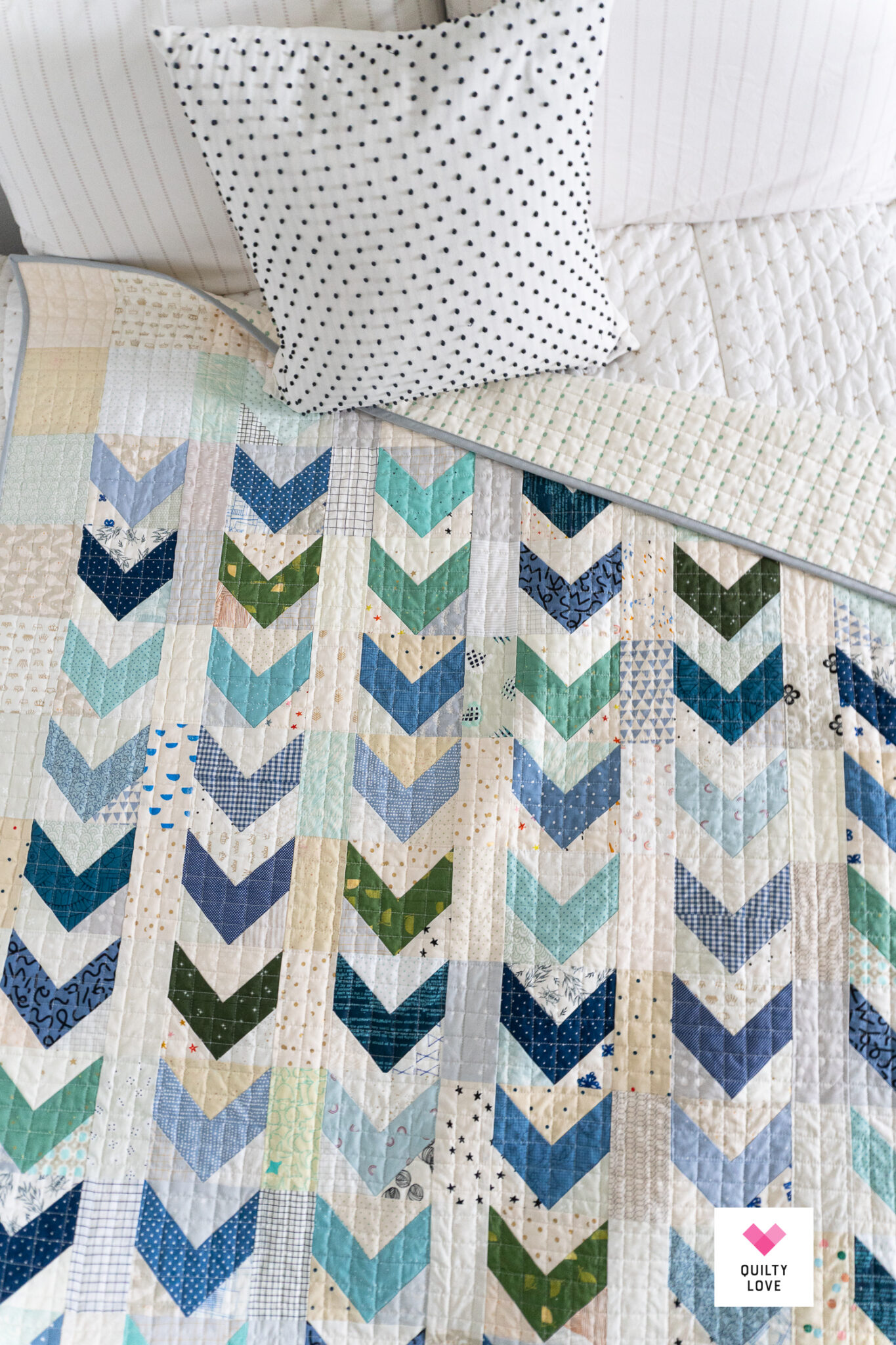 Free Pattern - Scrappy Granny Squares quilt pattern - Quilty Love